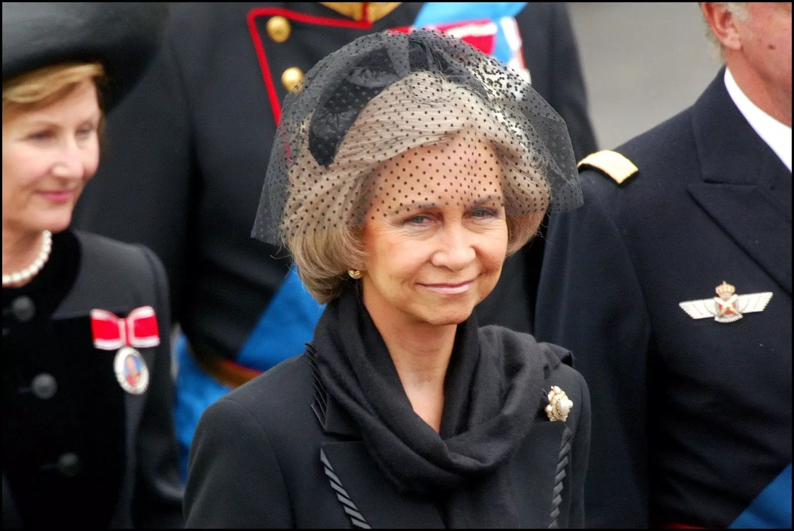 Queen Sofia pẹlu Infanta Isabel brooch