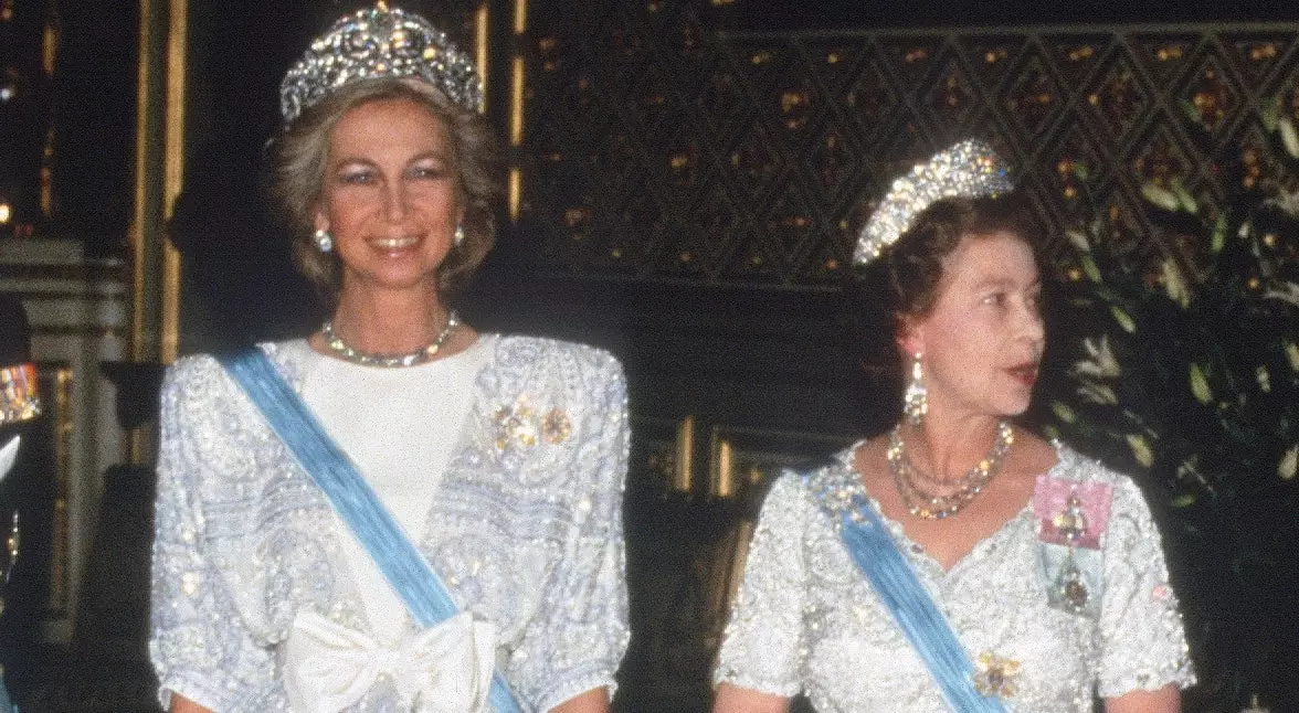 Испаниянын королу жана королевасынын 1986-жылы Лондонго болгон сапарына байланыштуу Виндзордогу расмий кечки сый тамактары. Ханыша Елизавета II жана герцог...