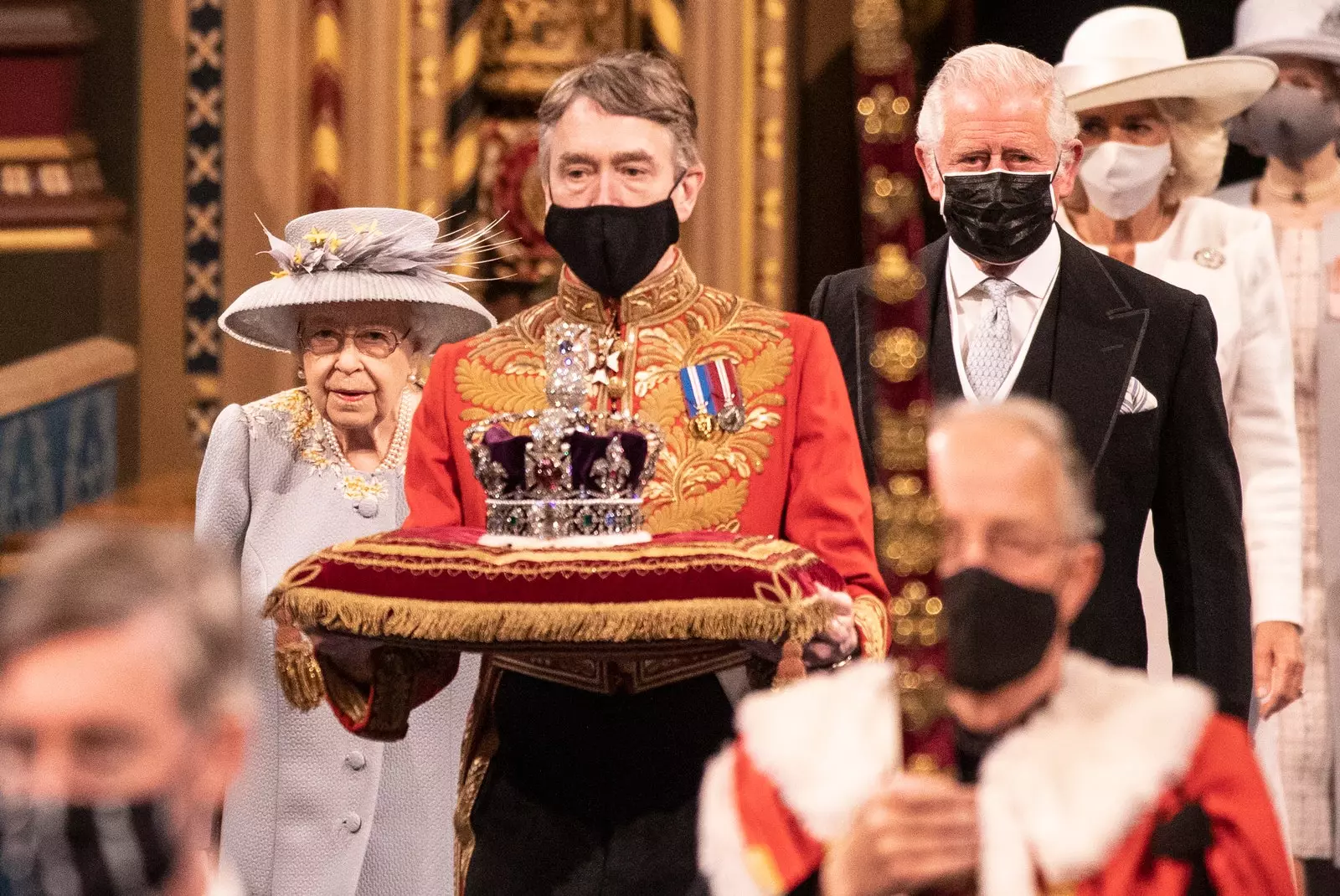 Eleng um Troun Elizabeth II presidéiert d'Ouverture vum Parlament op hirem Retour op London nom Doud vum Philip vun Edinburgh