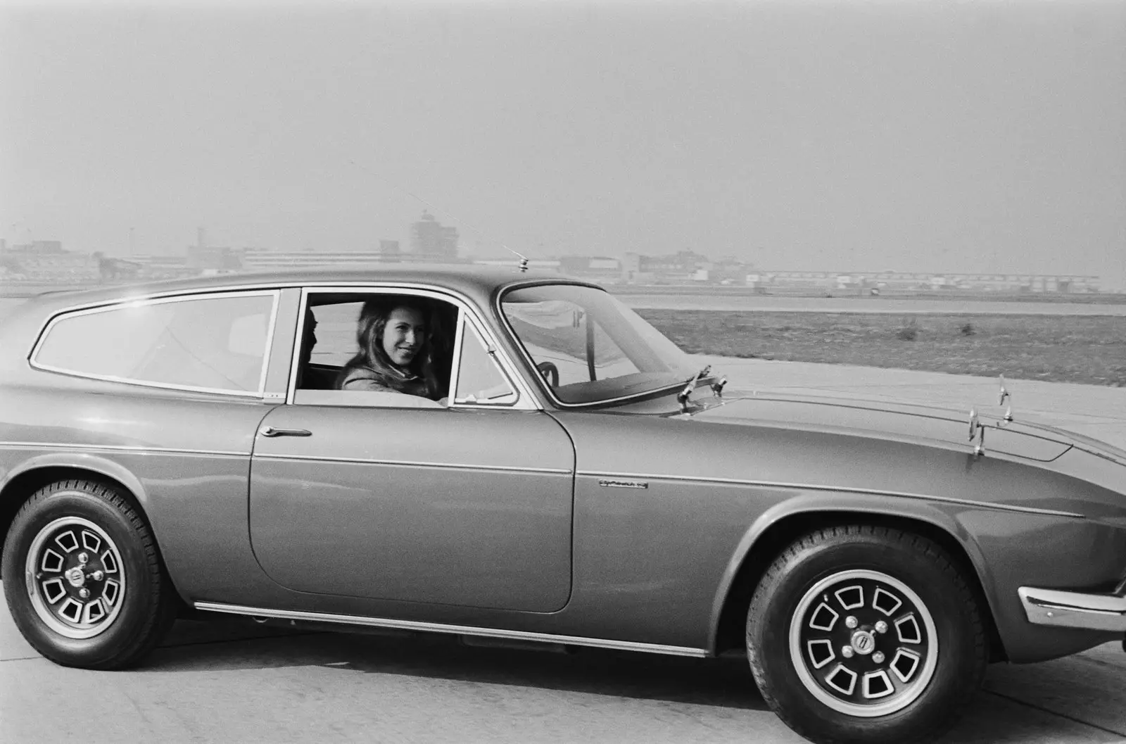 Dumating si Princess Anne sa Heathrow noong 1971.