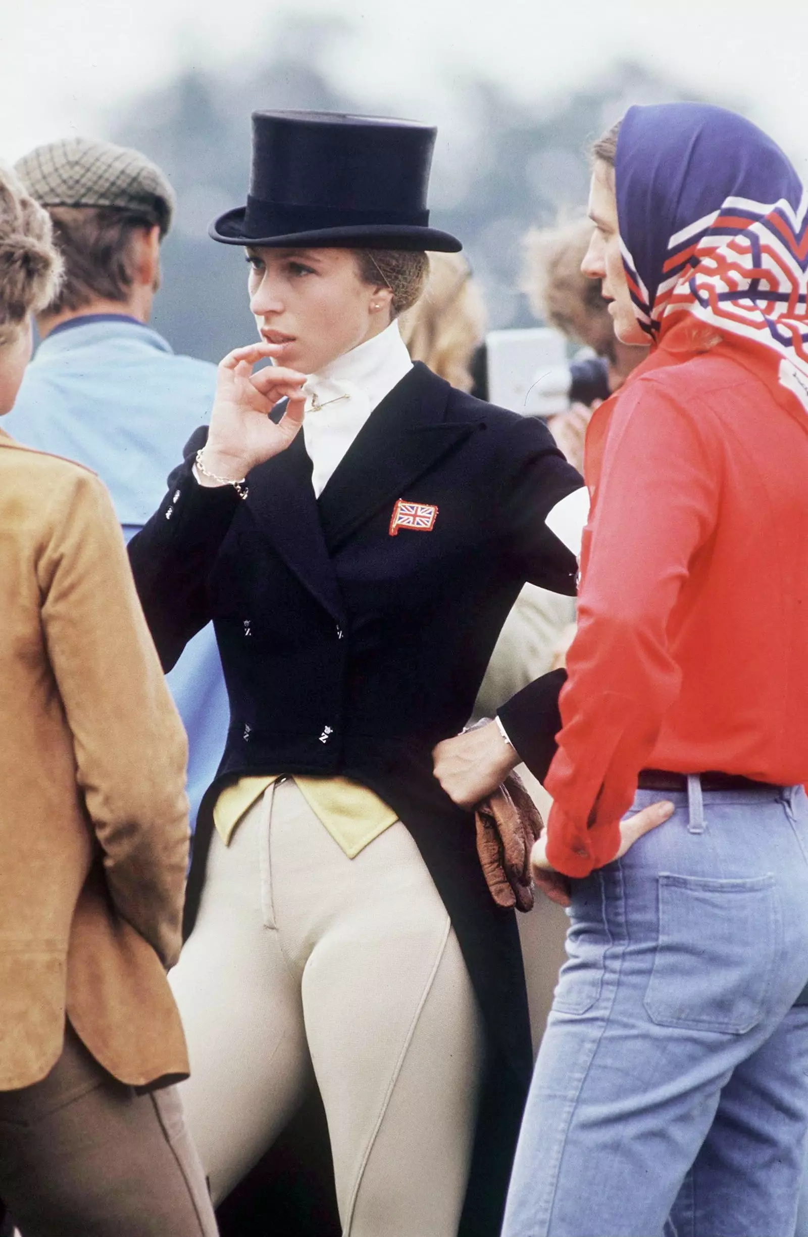 Nagbihis para makipagkumpetensya sa Burghley Races noong 1974