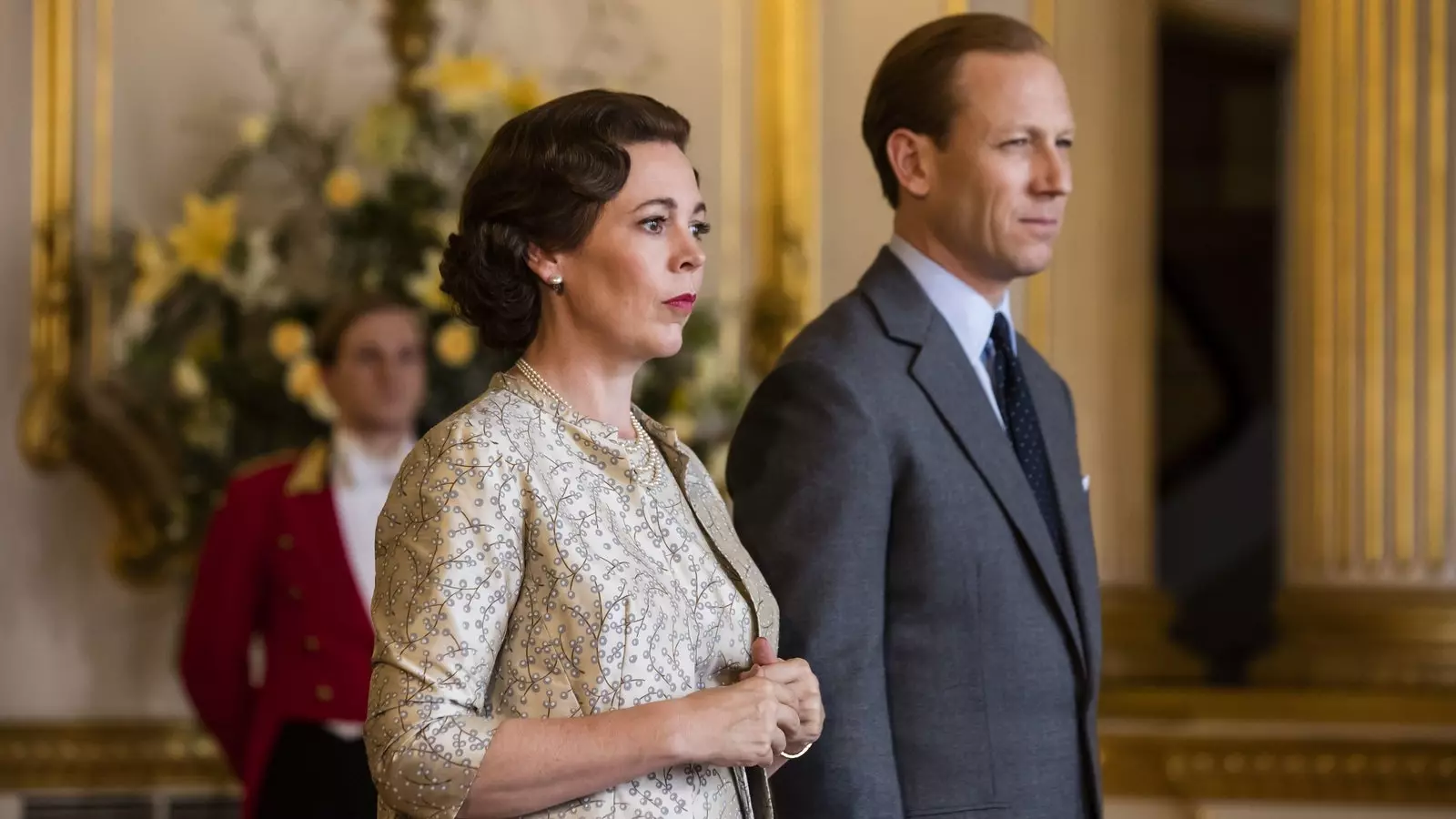 Olivia Colman ve Tobias Menzes, The Crown'un üçüncü sezonunda Kraliçe II. Elizabeth ve Edinburgh Dükü.