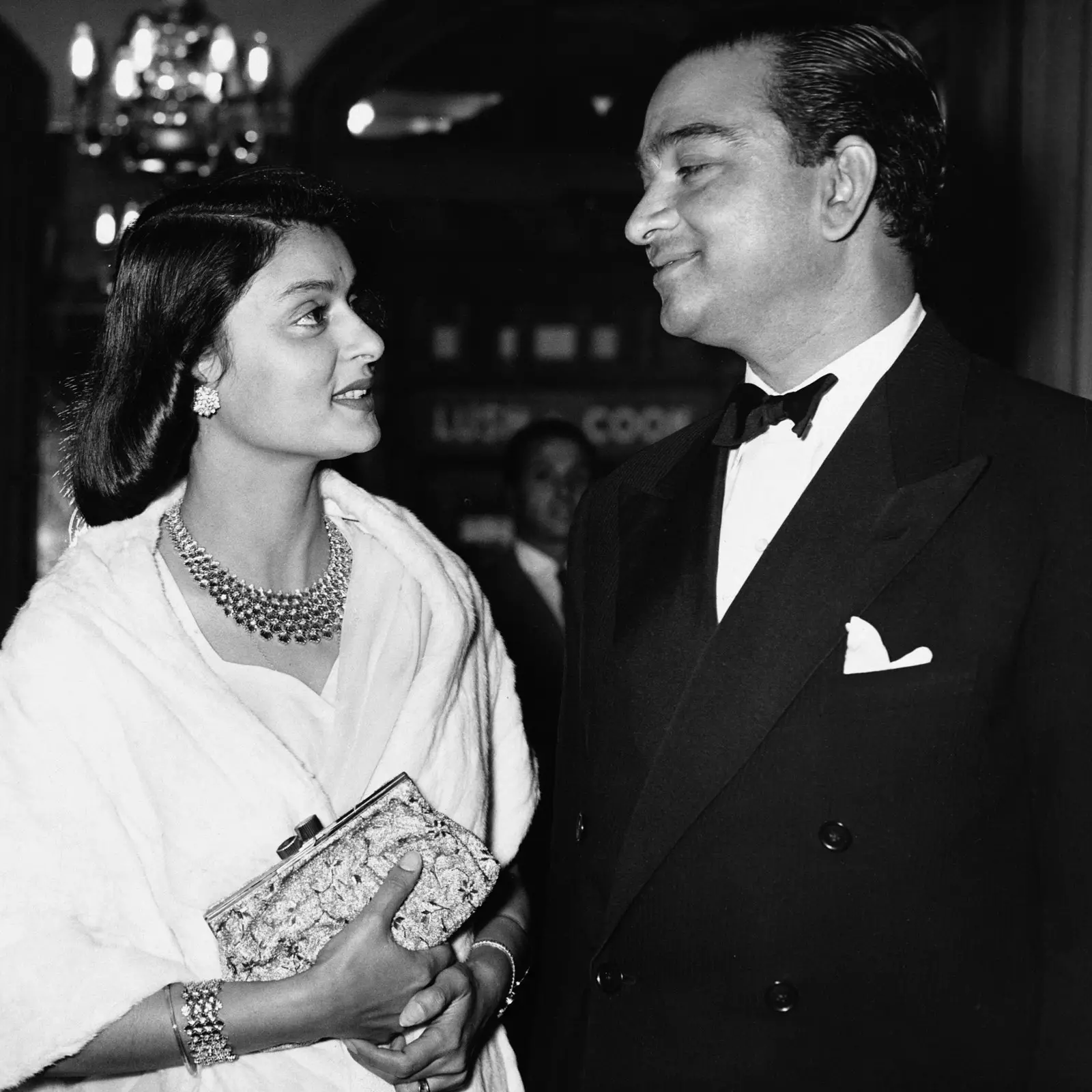 Viņu majestātes sešdesmitajos gados marajs Gayatri Devi un Sawai Man Singh II.