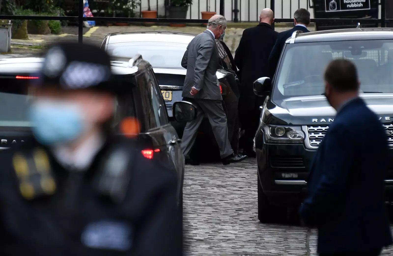 Prins Charles besiket de hartoch fan Edinburgh yn it sikehûs