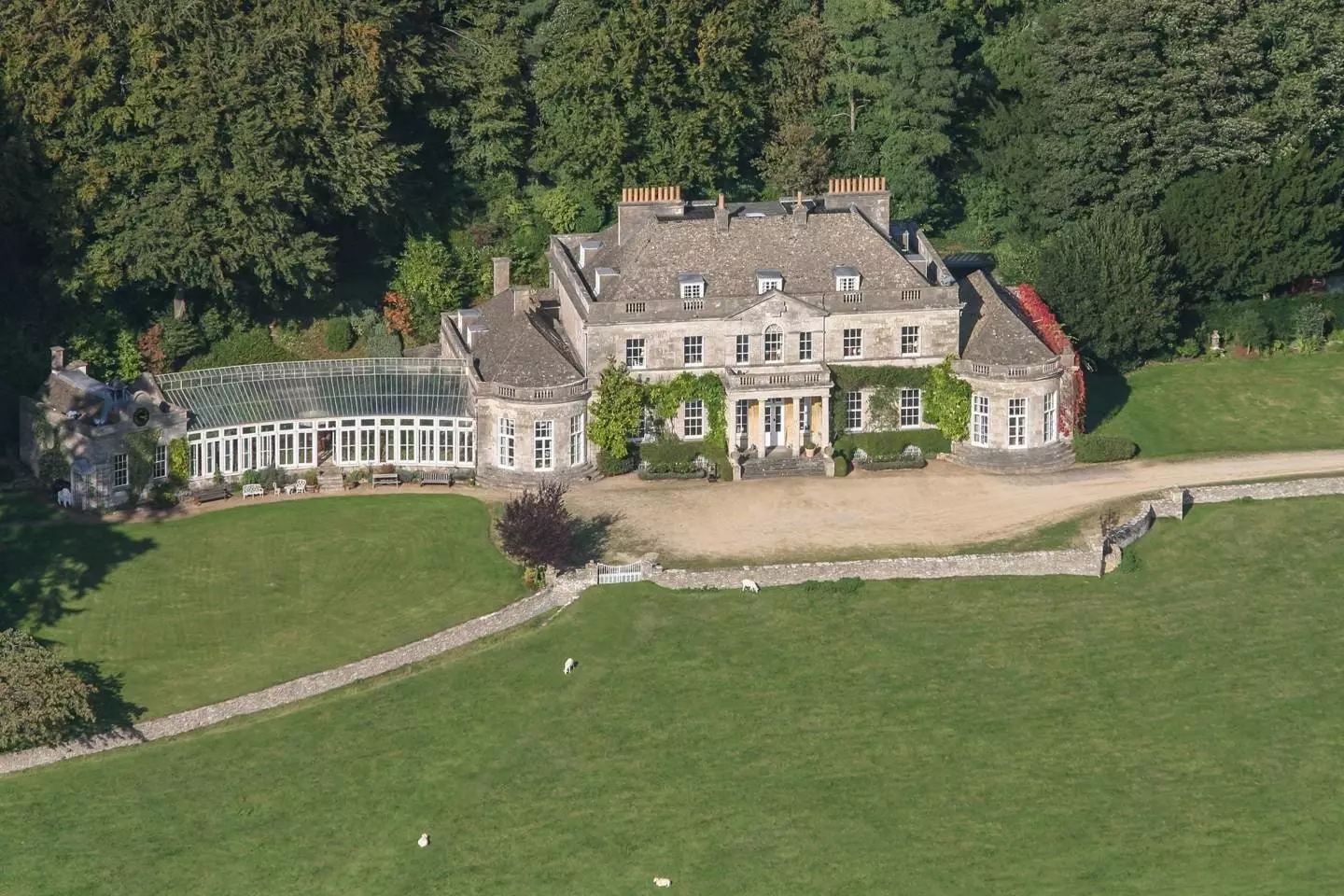 Gatcombe Park seoska kuća princeze Anne koja se nalazi u Gloucestershireu.