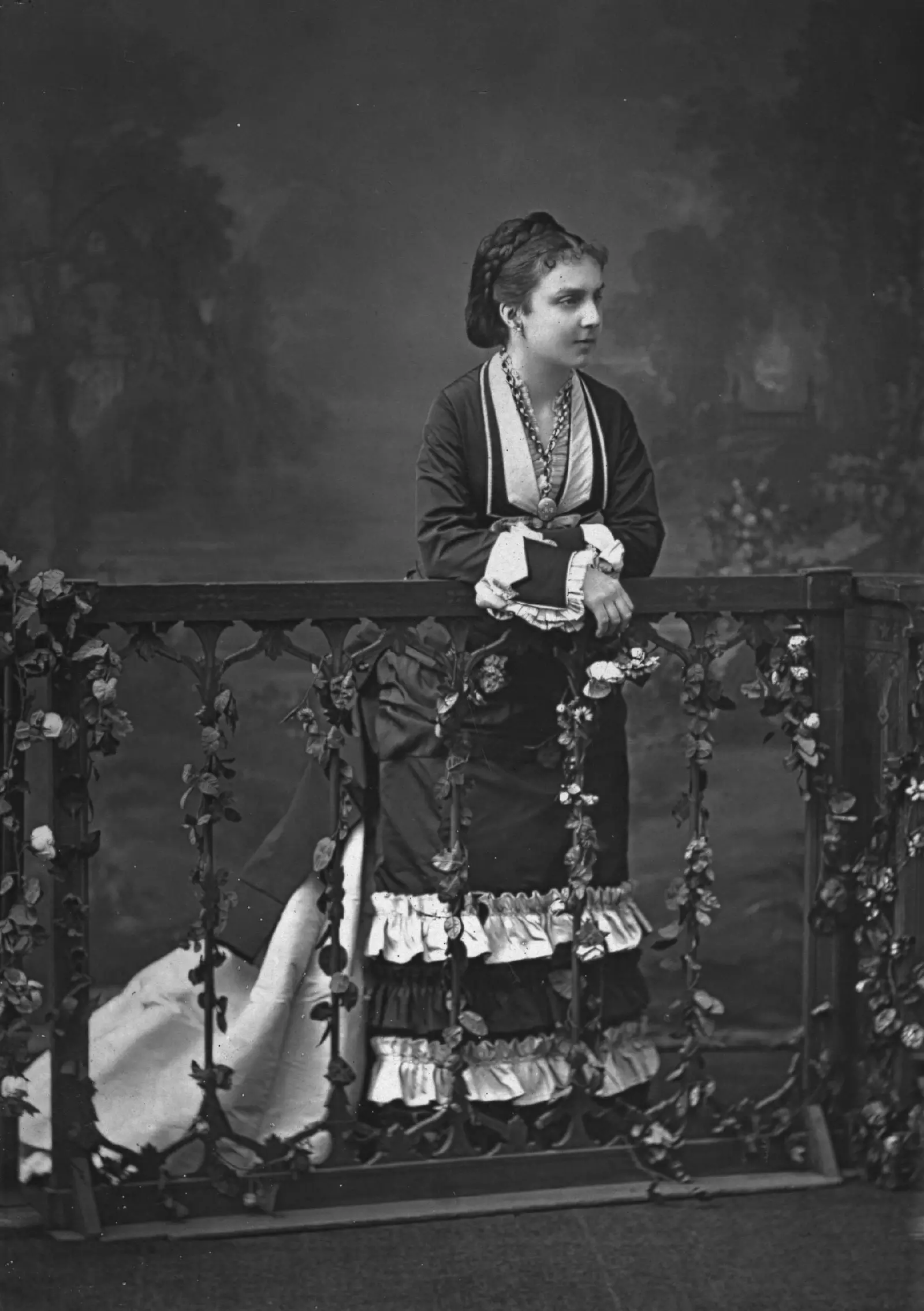 Maria de las Mercedes sekitar tahun 1875.