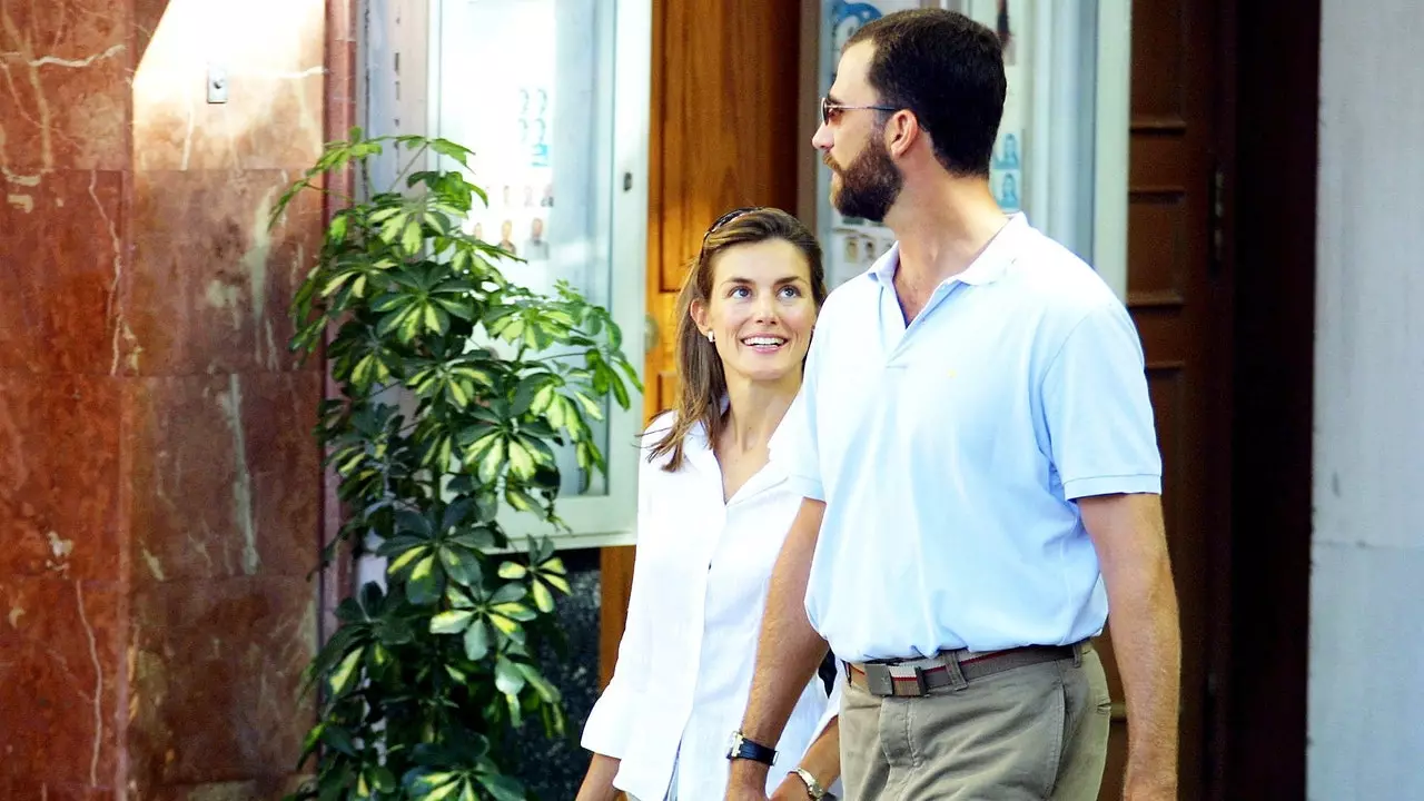 ການ honeymoon 500,000 ໂດລາຂອງ Felipe ແລະ Letizia: ຟີຈີ, ເມັກຊິໂກ, ໂຮງແຮມຫລູຫລາ, ນາມສະກຸນ, ແລະໄດ້ຮັບຄ່າຈ້າງໂດຍ Juan Carlos ແລະຫມູ່ເພື່ອນ.