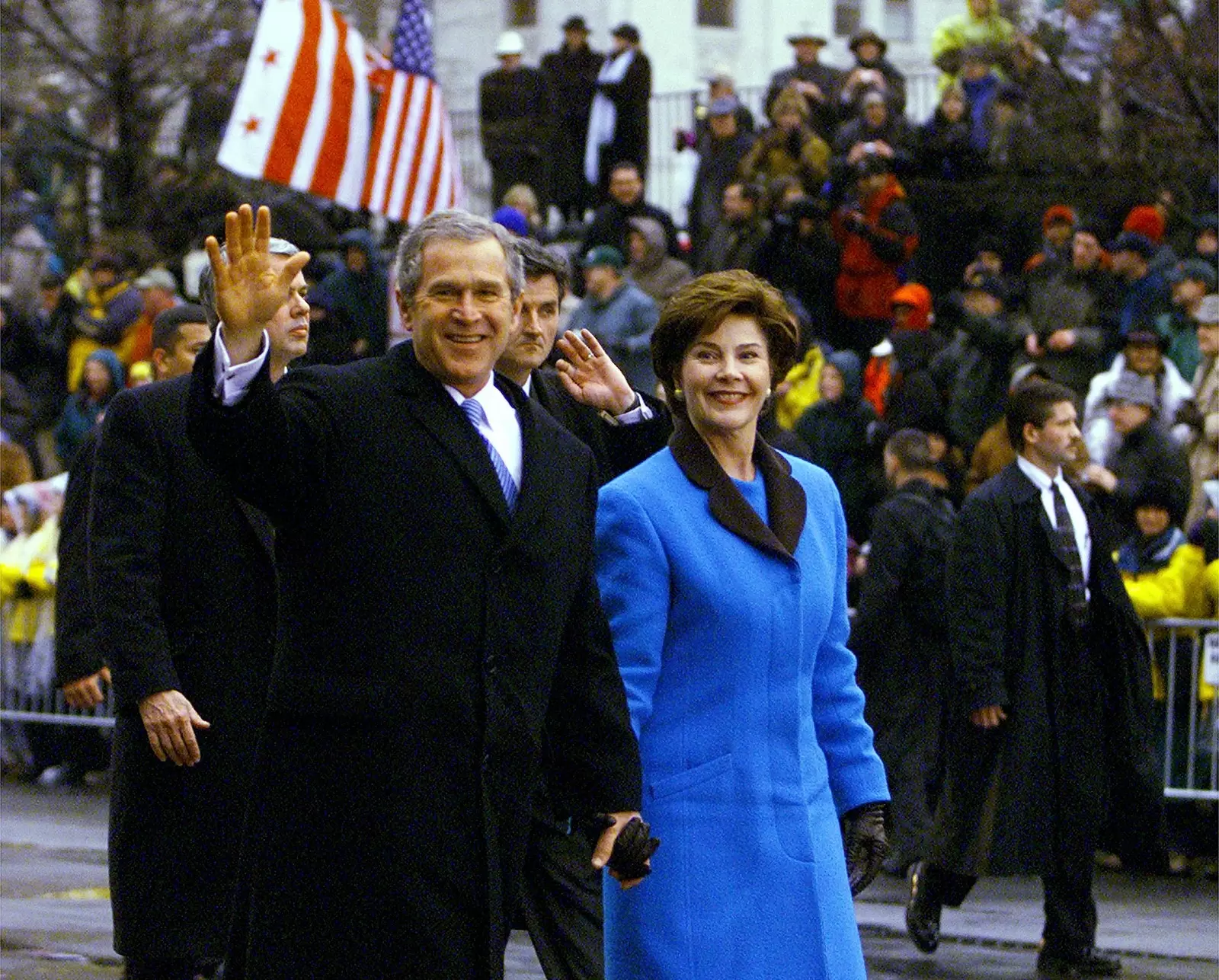 George W. Bush lan Laura Bush ing pelantikan presiden pisanan.