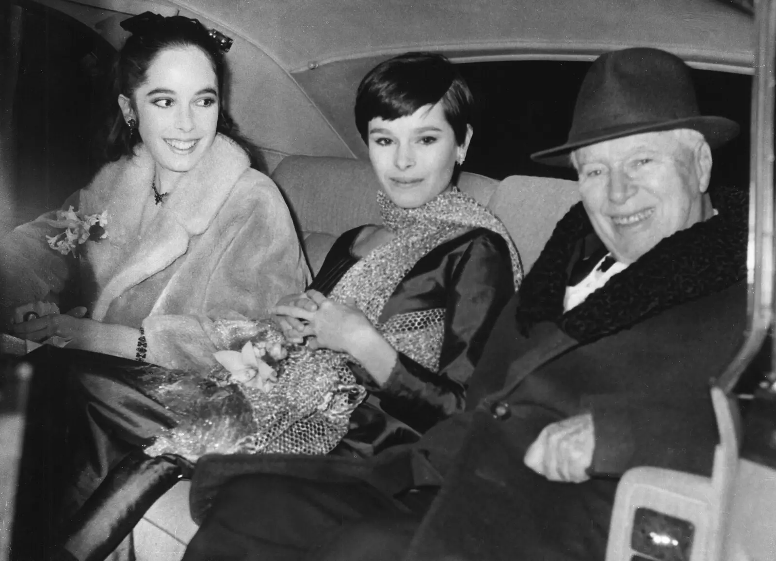 गेराल्डिन चैपलिन के साथ उनके पिता चार्ल्स और उनकी बहन जोसफिन थे।
