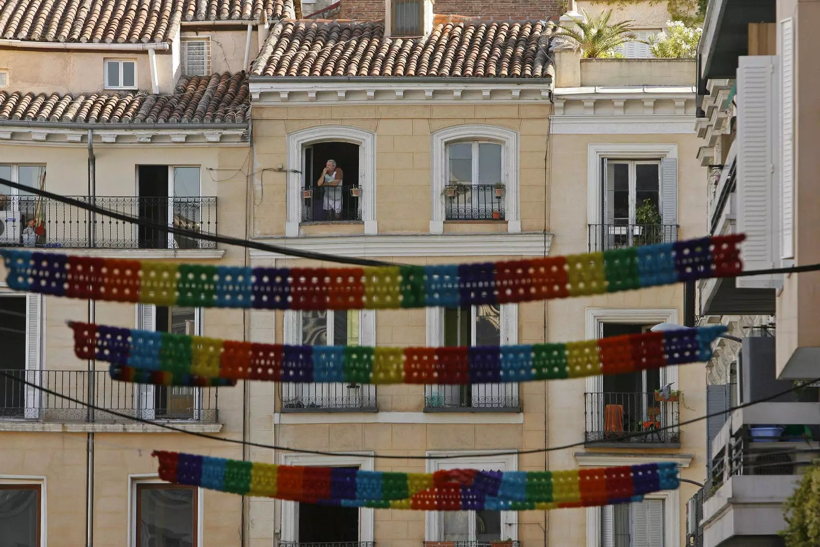 Chueca lingkungan Madrid terkait dengan LGTB tersebut.