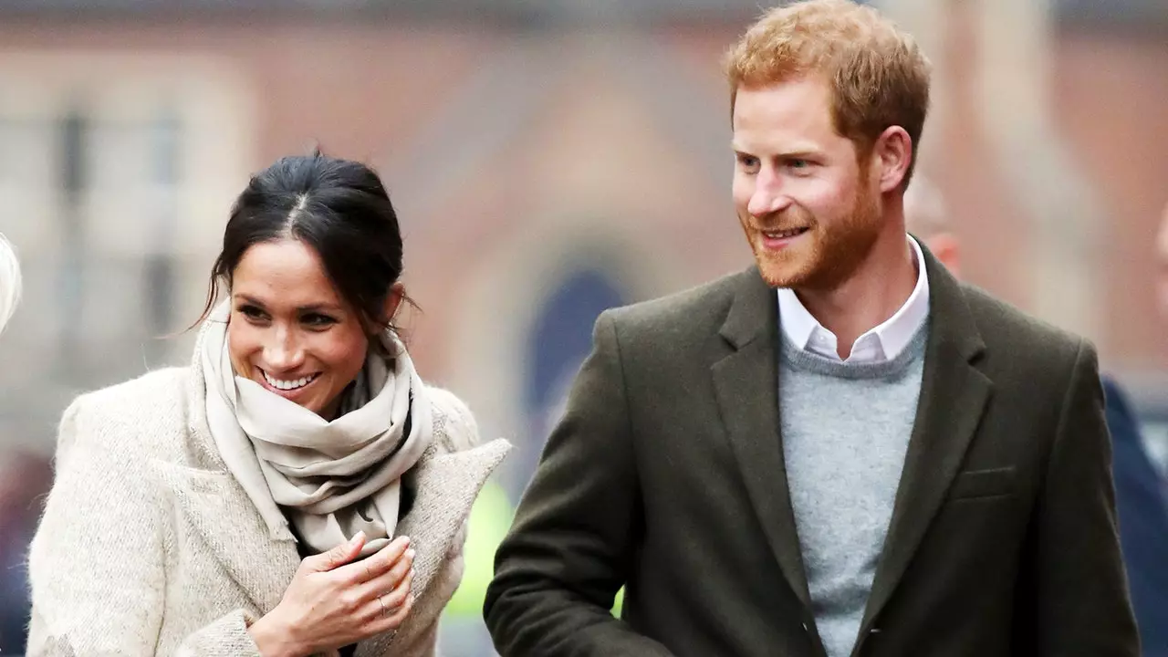 Miljön i Buckingham underblåser spekulationer om Meghan och Harrys julplaner