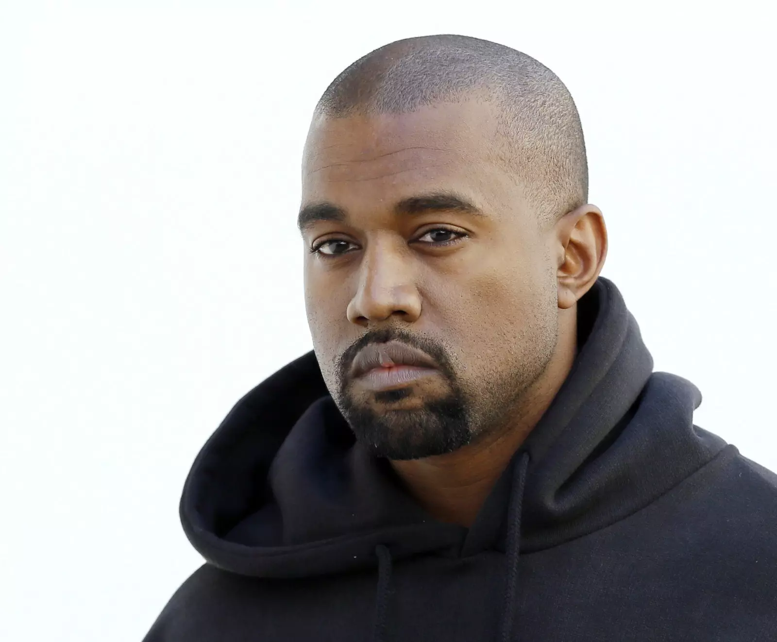 Cruthaíonn Kanye West ciste coláiste d'iníon George Floyd