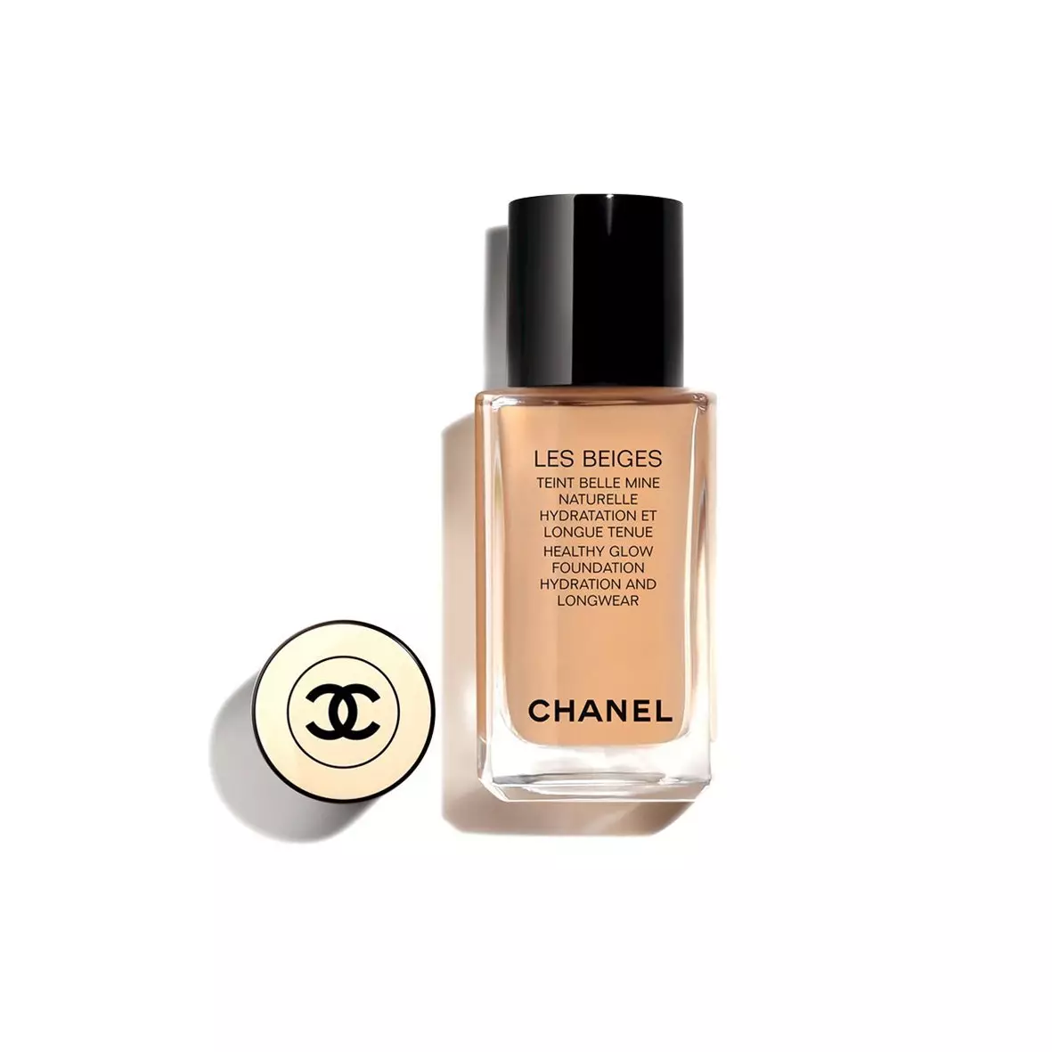 Les Beiges Teint Belle Mine Naturelle, nga Chanel: një emulsion i freskët dhe i lehtë, formula e të cilit jo vetëm e krijon por edhe trajton lëkurën nga hidratimi.