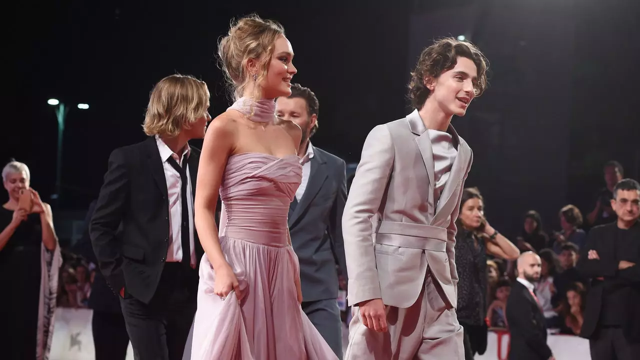 Koos teiega on Timothée Chalamet ja Lily-Rose Depp riietatud sobivalt