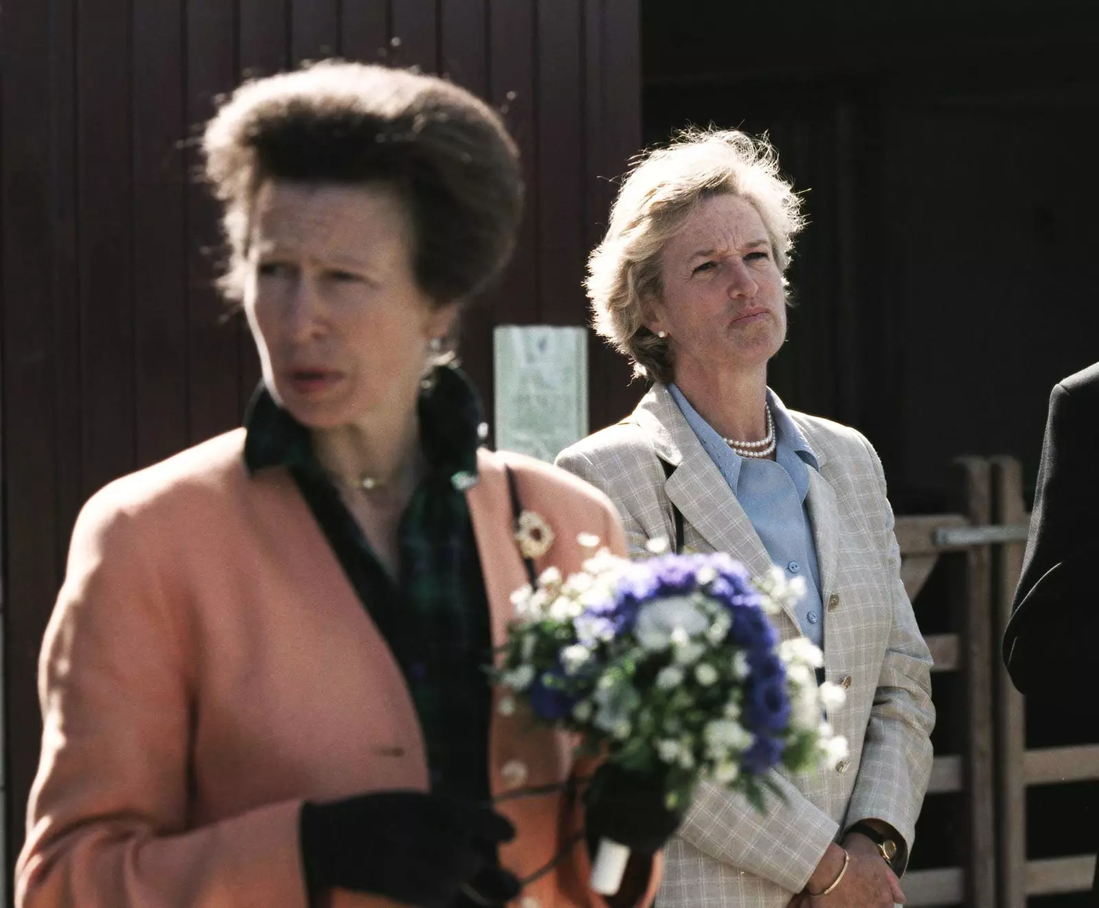 Prinsesse Anne og hennes ventedame Rowena Brassey i 1999