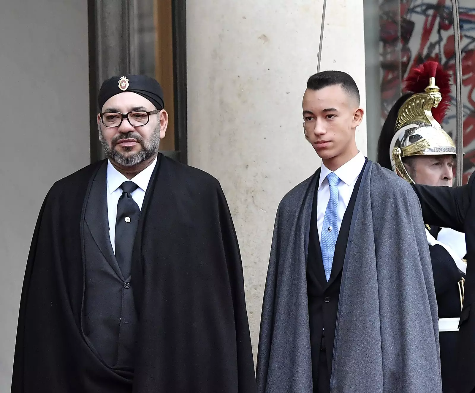 Moulay Hassan Marokokoak 18 urte betetzen ditu bere izaera bere amaren eragina eta bere tronura igotzea nola alda daitekeen...
