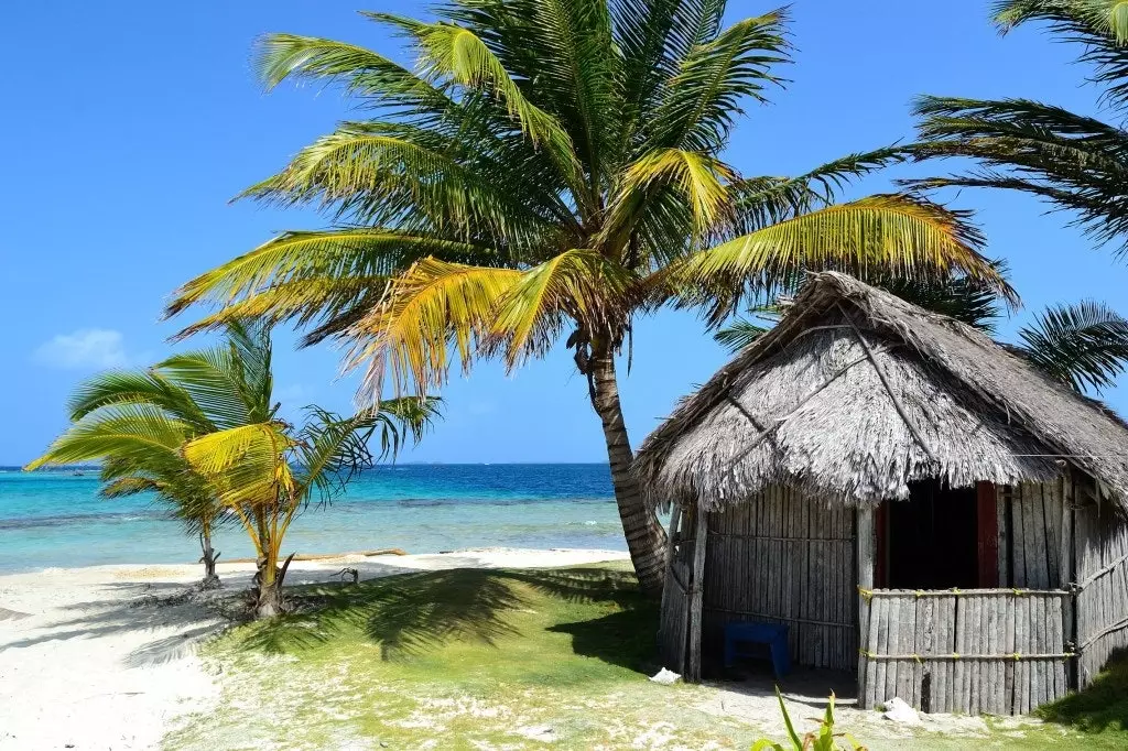 Cabines au lodge sur l'île de Kuanidup