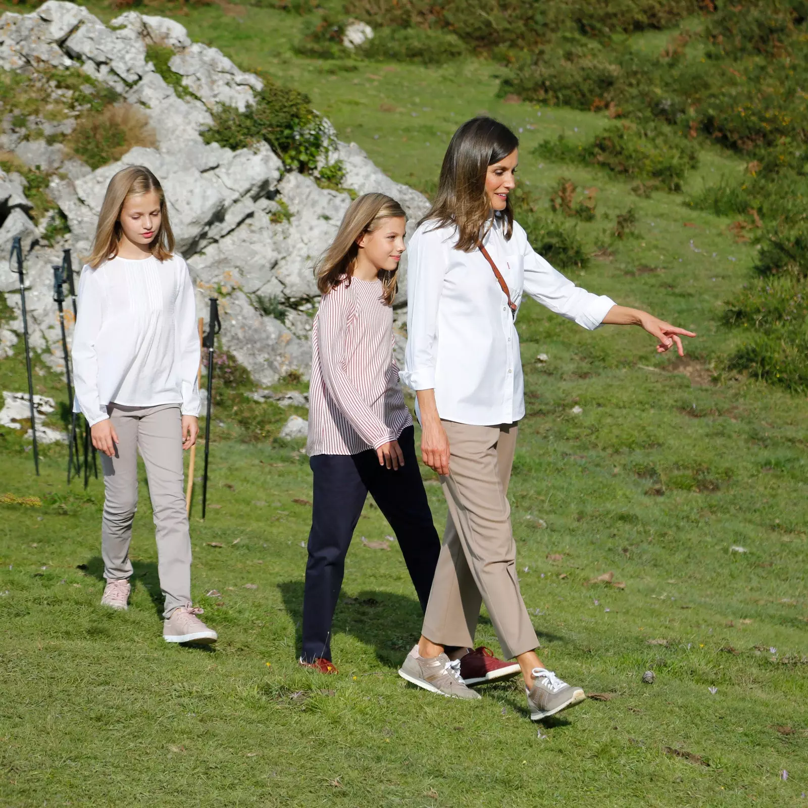 Regina Letizia cu Leonor și Sofia în Covadonga.