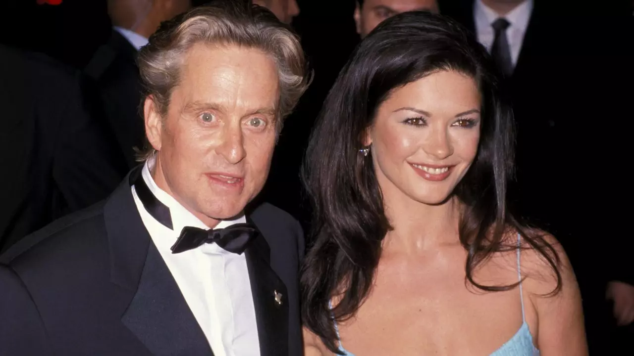 Ubukwe bwa Catherine Zeta-Jones na Michael Douglas, couple ikomeye idatindiganya kuvuga uko barokotse ibibazo byambere no gushidikanya.