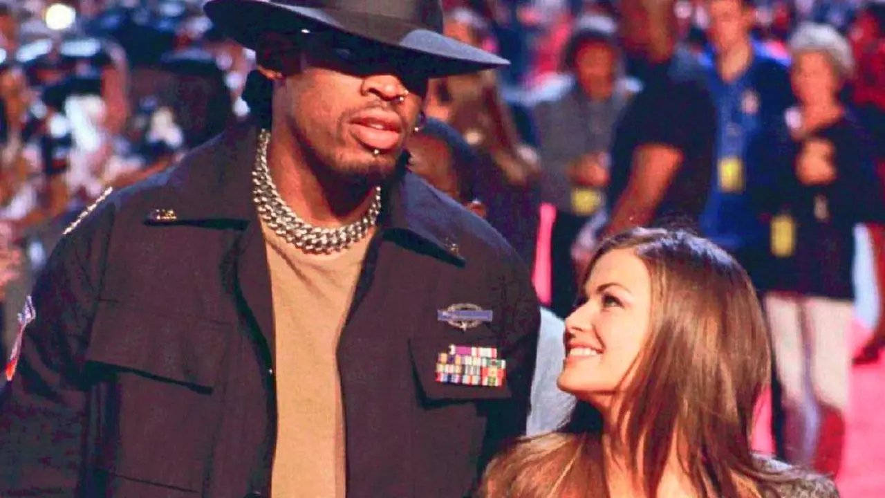 Ny fanambadiana tena fohy teo amin'i Dennis Rodman sy Carmen Electra: loza, vehivavy hafa, firaisana ara-nofo ary macaroon