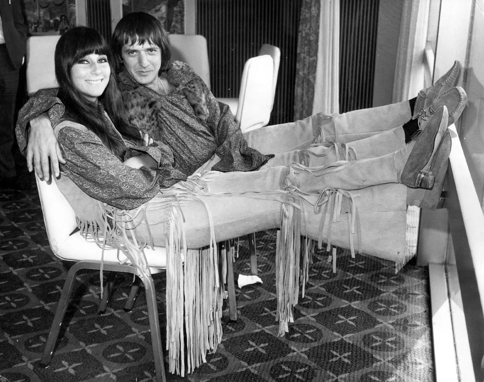 Sonny ja Cher Lontoon Hilton-hotellissa vuonna 1965.