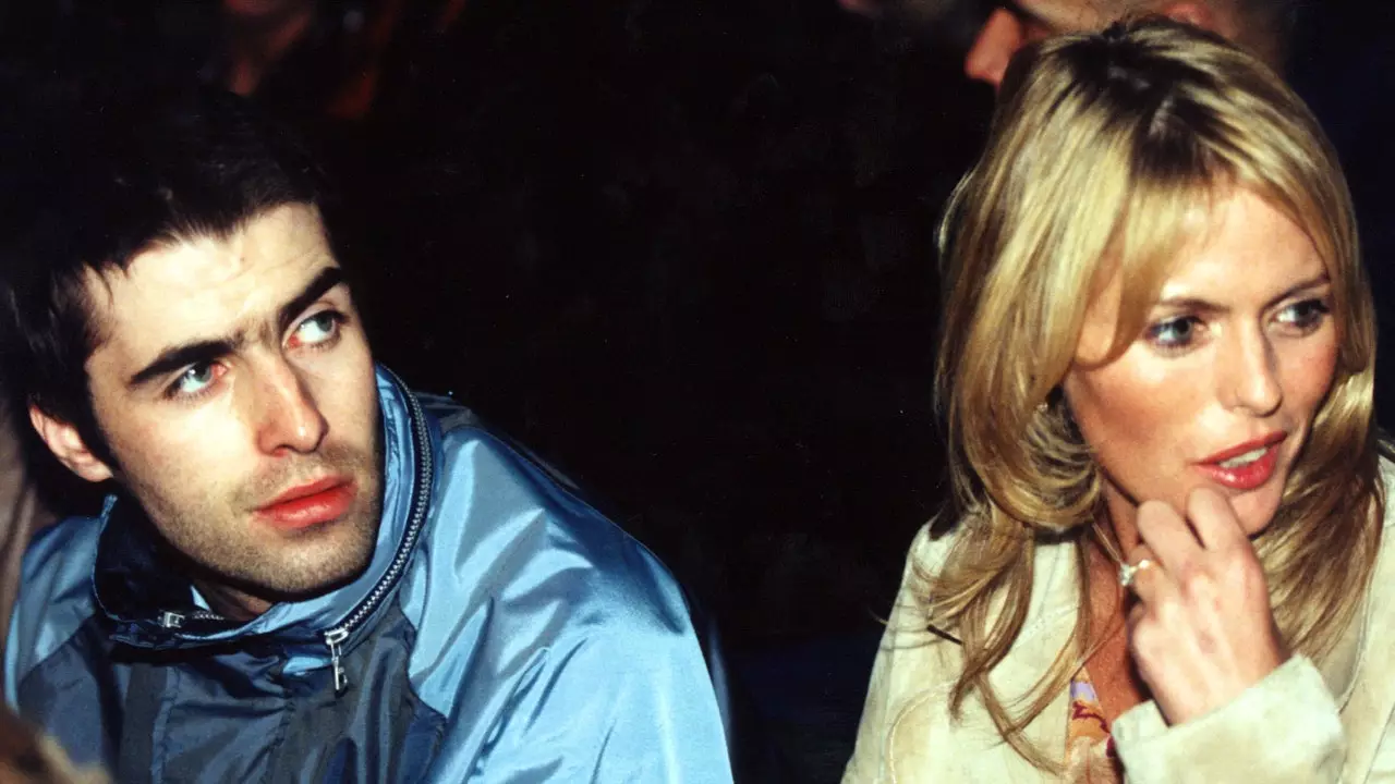 Urukundo rwumuyaga hagati ya Liam Gallagher na Patsy Kensit: chimie idasubirwaho, ubuhemu nuburakari bwinshi