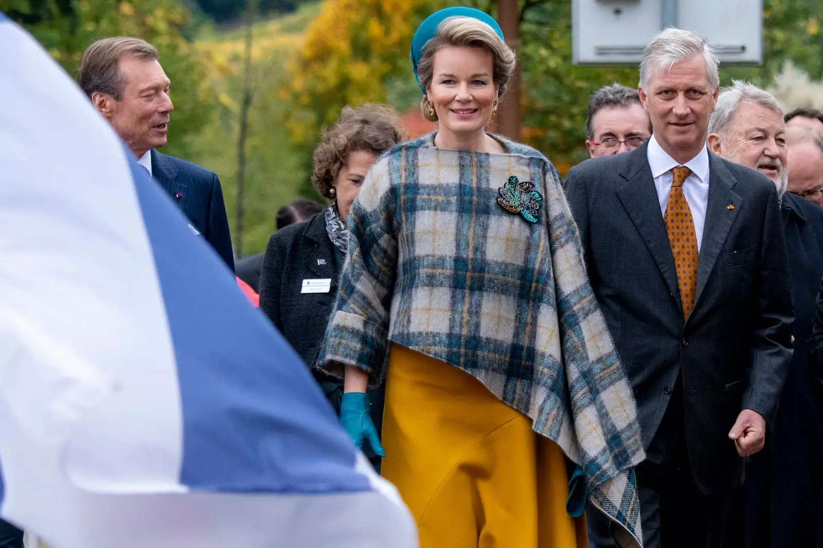 Matylda z Belgii w pelerynie podczas wizyty w Nowym Jorku