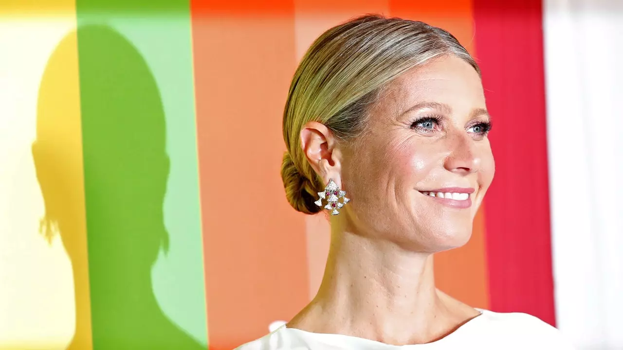 Gwyneth Paltrow eşkere dike ku ew hema hema di dema radestkirina acîl a keça xwe Apple de mir