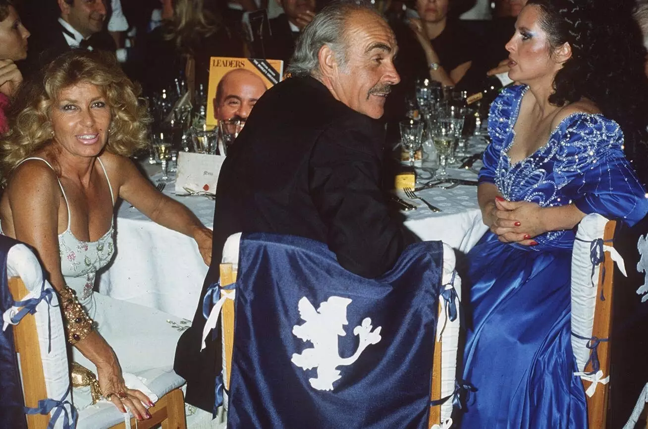 Sean Connery og hans kone Micheline Roquebrune i Marbella på Adnan Kashoggis bursdag 24. juli 1985