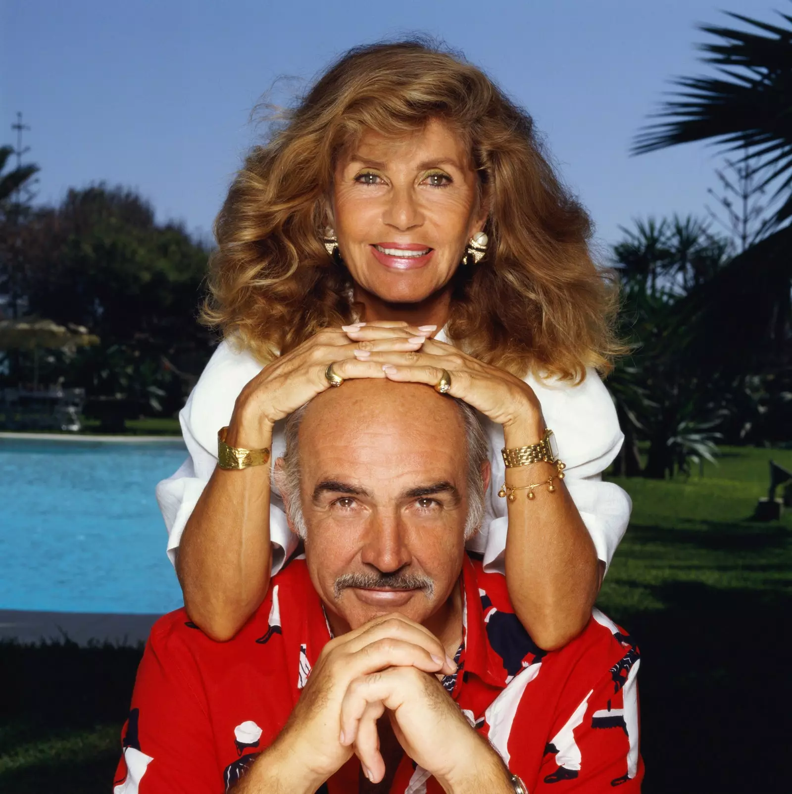 LISENS TIL Å NYTE Sean Connery og kona Micheline Roquebrune fotografert hjemme hos dem i Marbella i 1980.