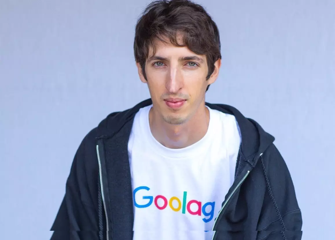 លោក James Damore ។