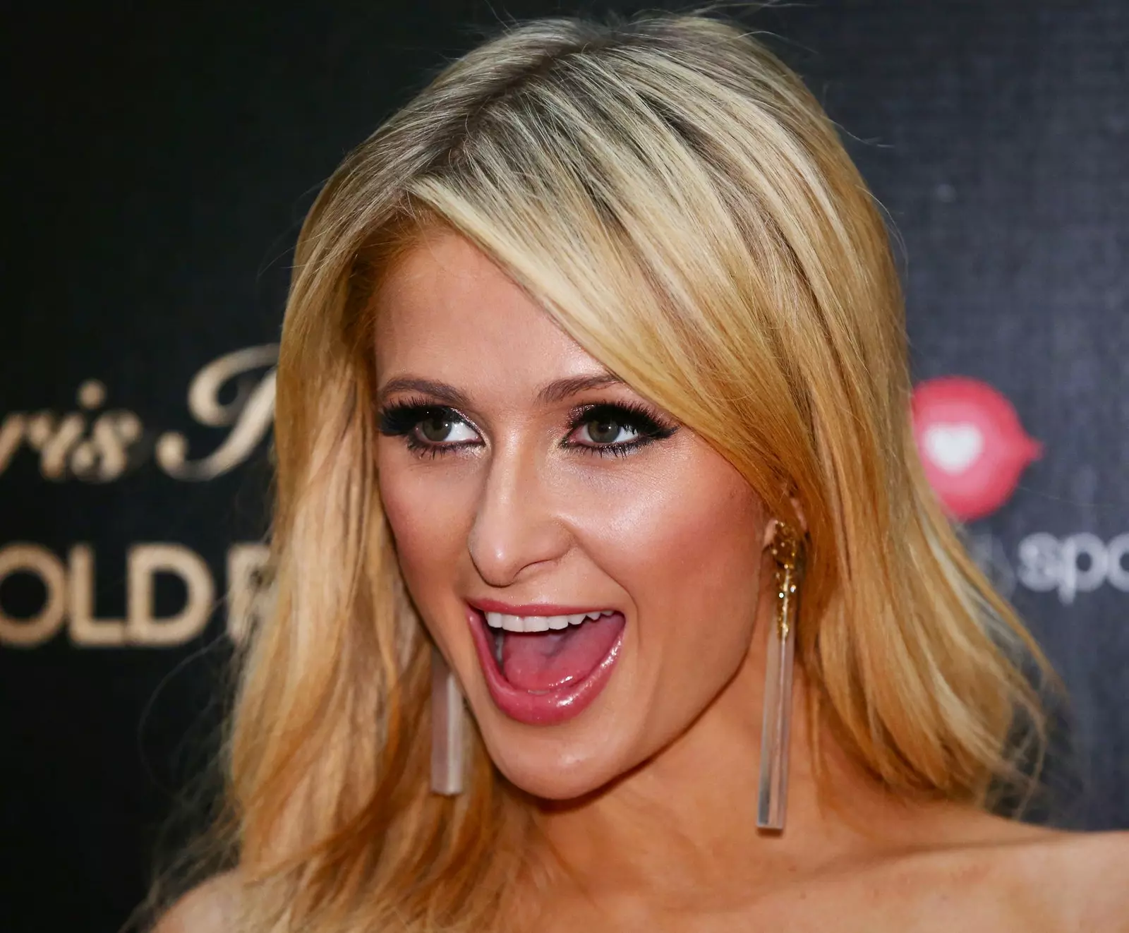 Paris Hilton garda o anel de compromiso do seu ex