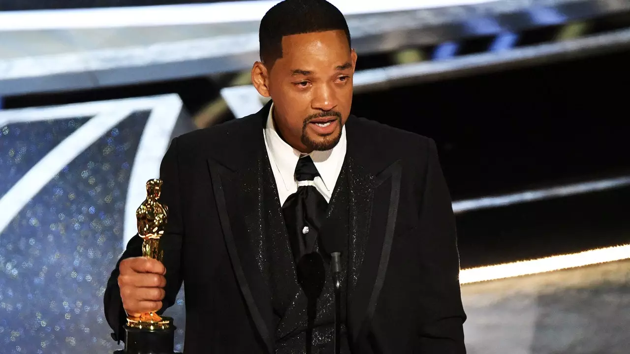 Will Smith mundur saka Akademi Hollywood sawise tamparan ing Oscar