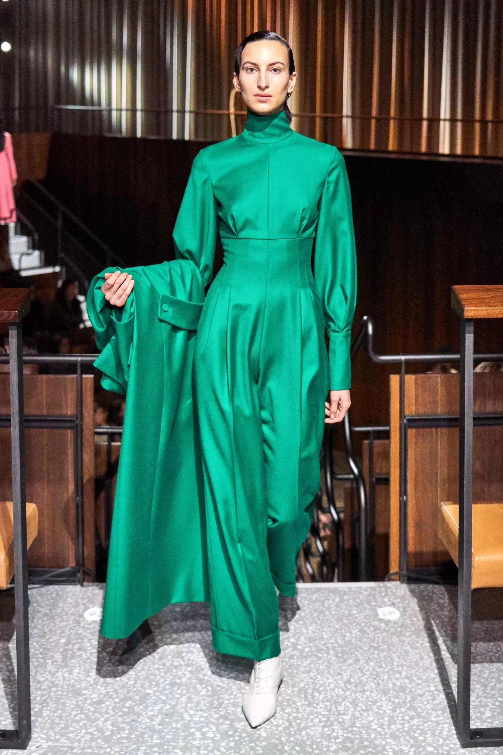 Meghan Markl tomonidan ishlab chiqilgan Emilia Wicksted's Fall Winter 2020 defilesining 40 ko'rinishi.