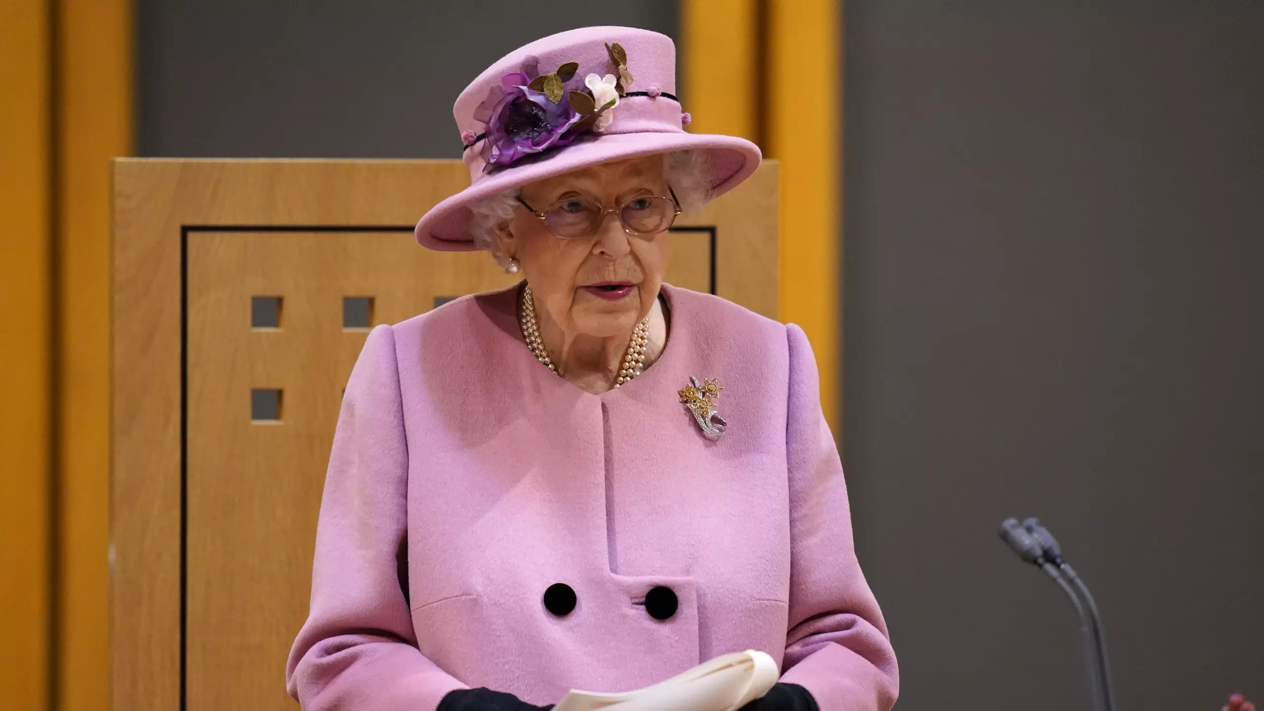 Qralîçe Elizabeth II di Vekirina Dewletê ya Parlamentoya Welsh de