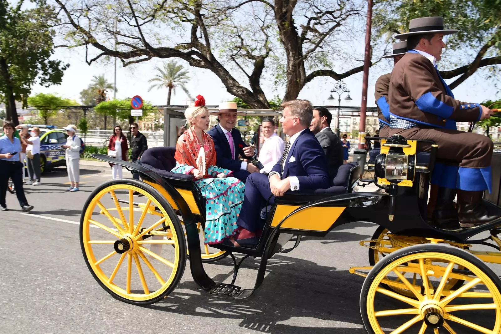 Eugenia Martínez de Irujo lan Narcís Rebollo karo Manuel Vega ing pameran Enganches.