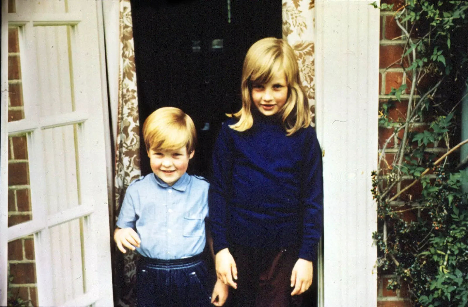 Charles Spencer i njegova sestra Diana kao djeca.