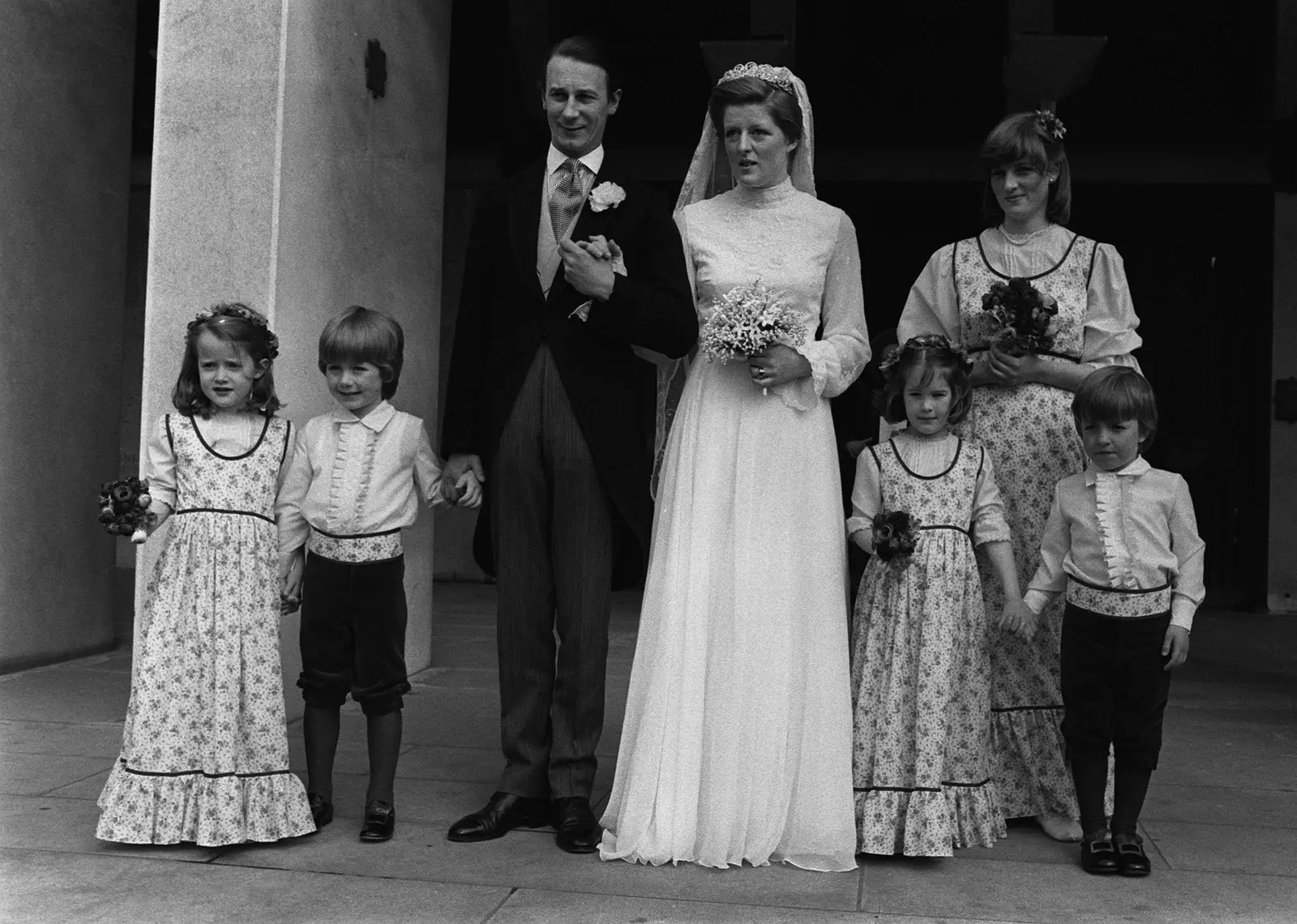 Прынцэса Дыяна была сяброўкай нявесты на вяселлі сваёй сястры лэдзі Джэйн з баронам Робертам Фелаўсам. 1978 год