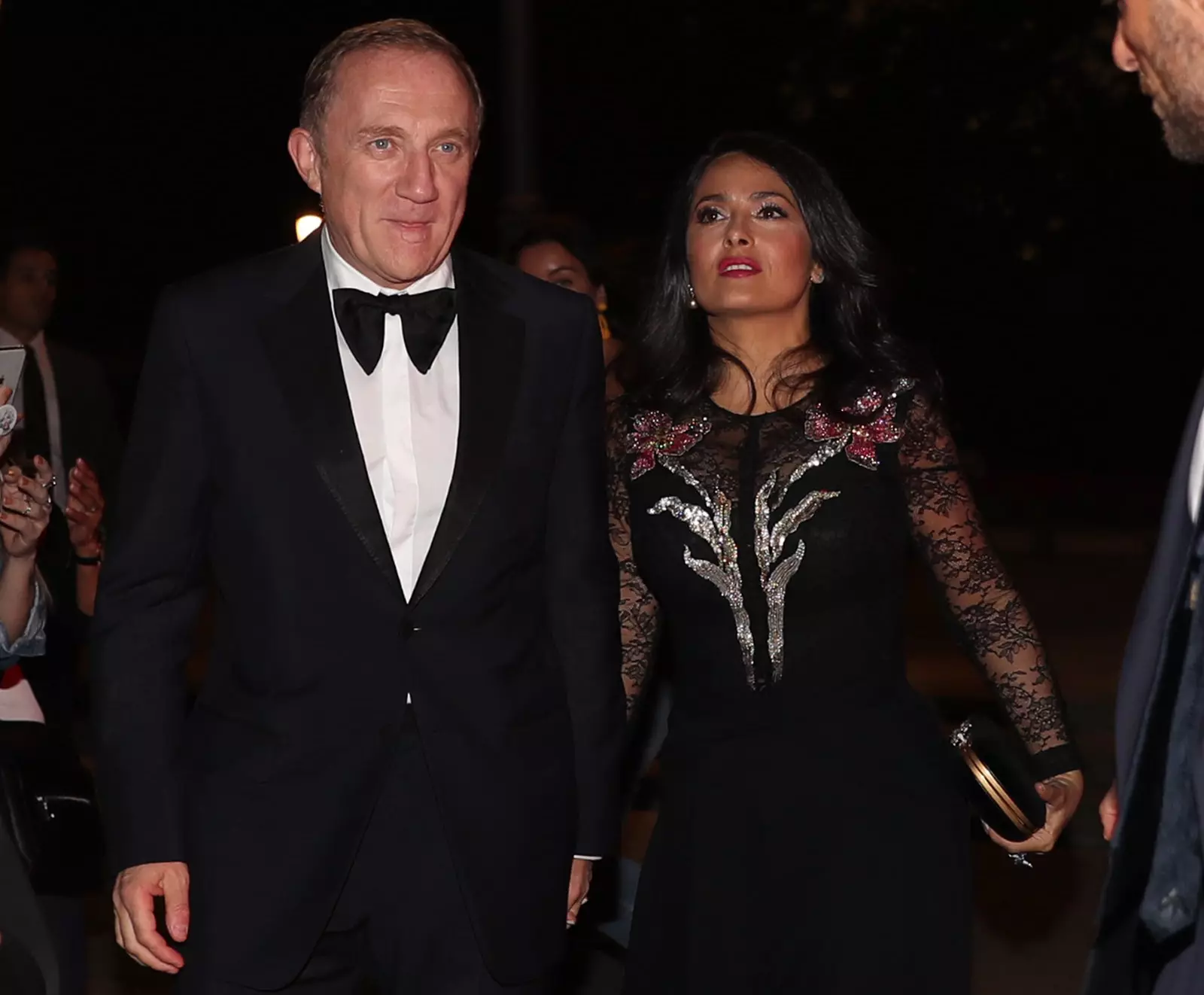 Salma Hayek en François Henri Pinault by oankomst by de Vanity Fair-partij.