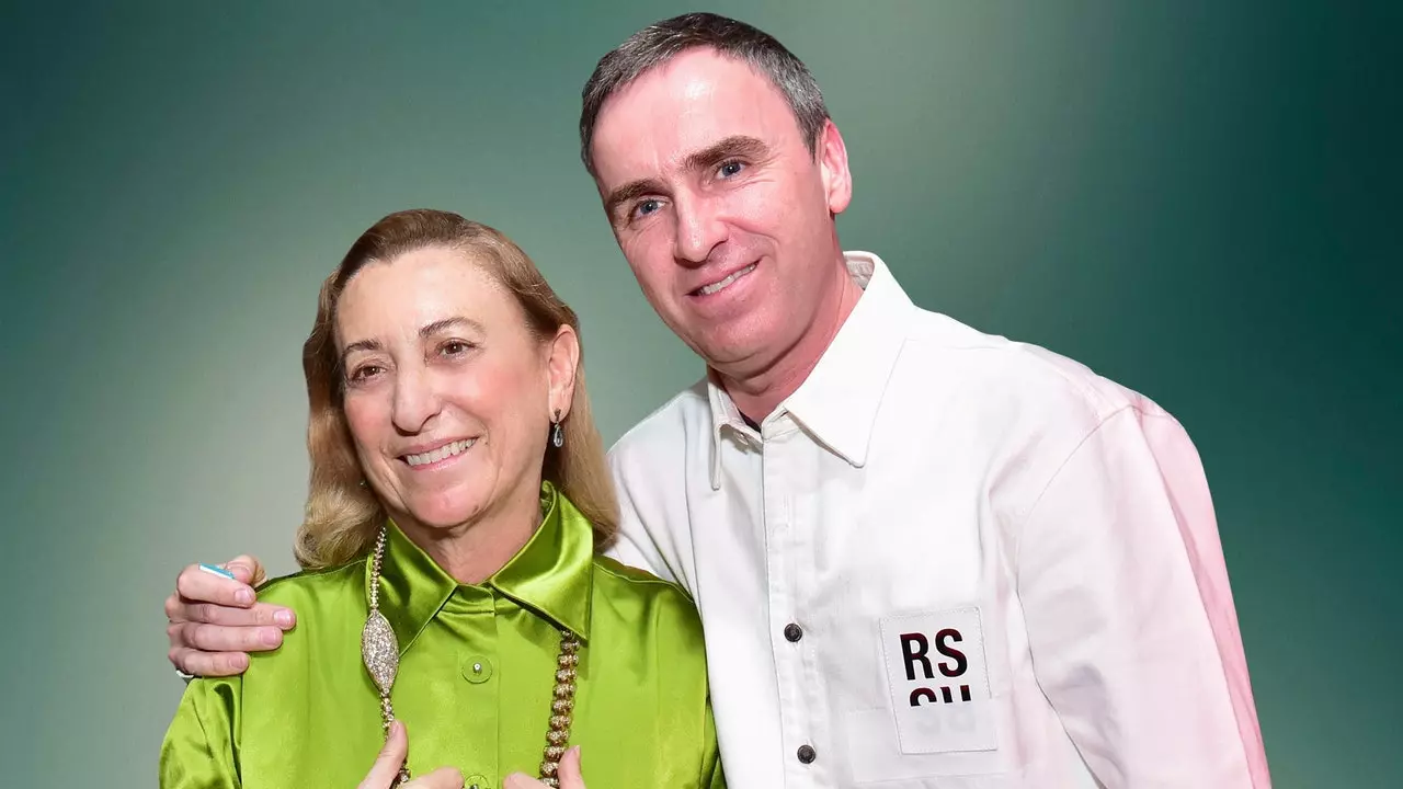 Miuccia Prada a Raf Simons: alles wat hir kreativ Unioun implizéiert (a verstoppt).