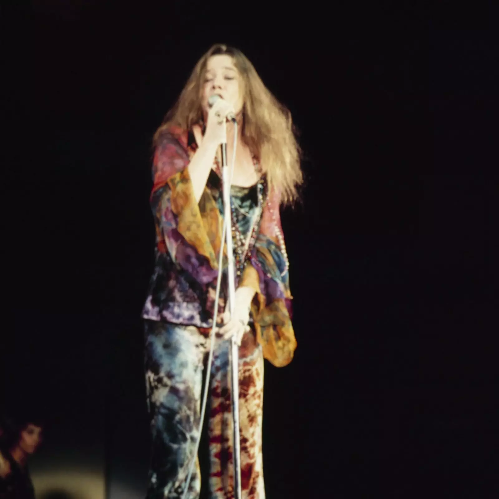 Umculi uJanis Joplin ekhonsathini ngesikhathi somkhosi we-Woodstock ngo-1969