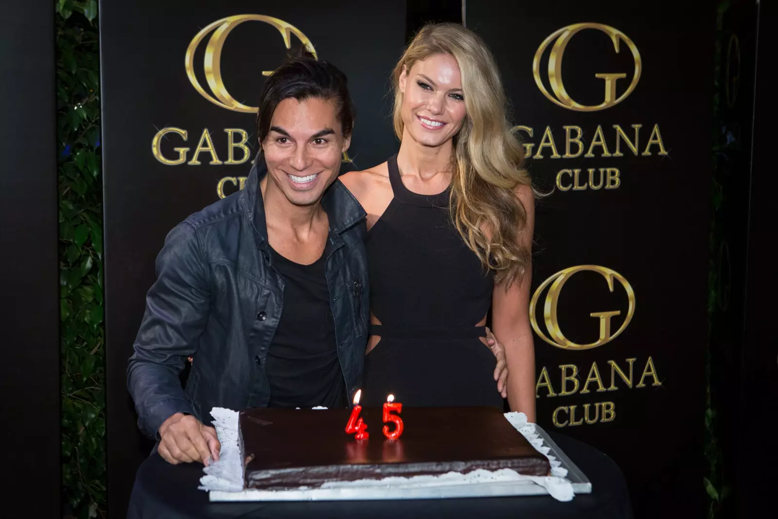 Julio Iglesias Jr a jeho manželka Charisse Verhaert na oslave jeho 45. narodenín v klube Gabana 19. februára...