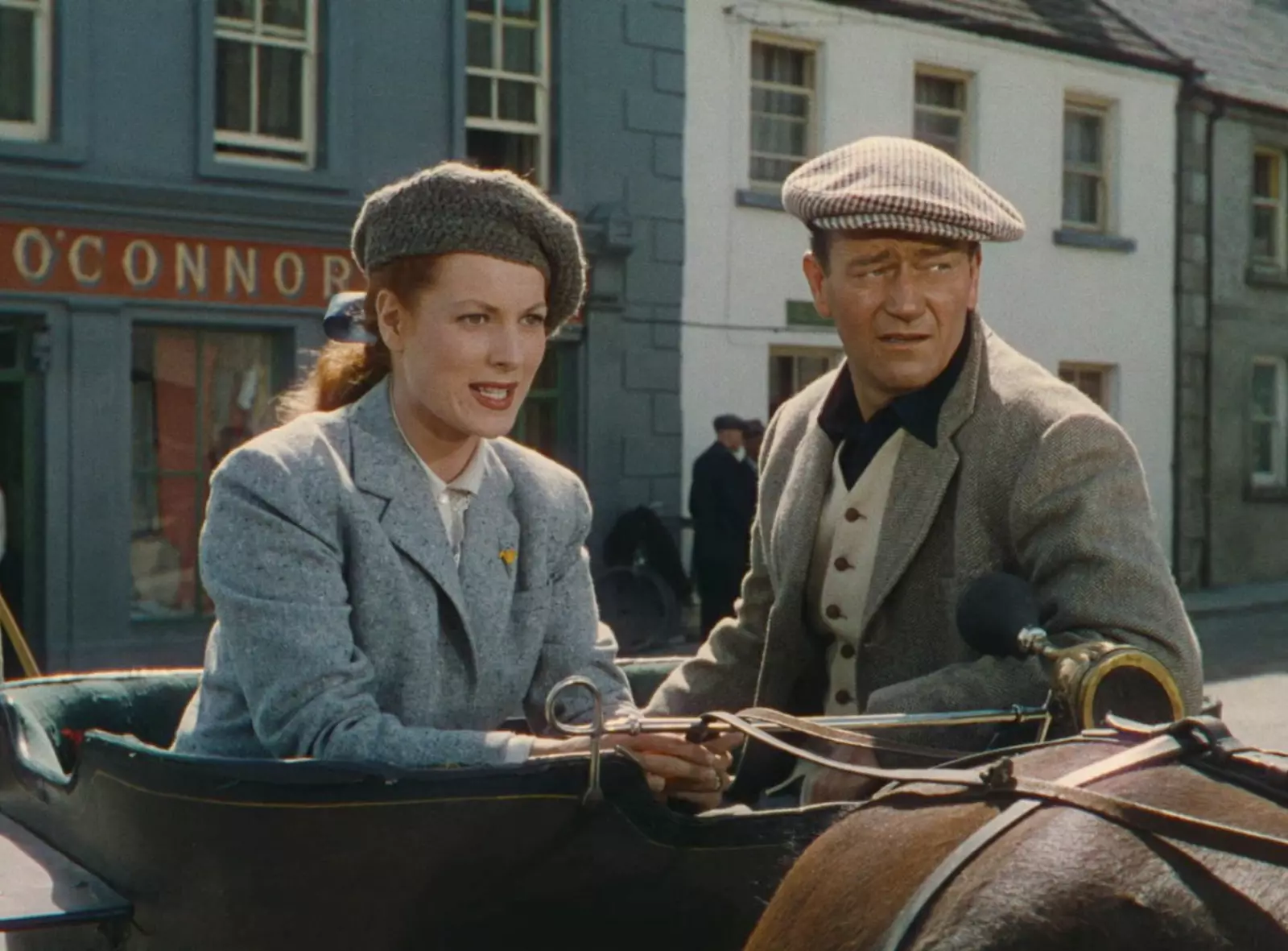 «جىمجىت ئادەم» دىكى Maureen O'Hara ۋە John Wayne.