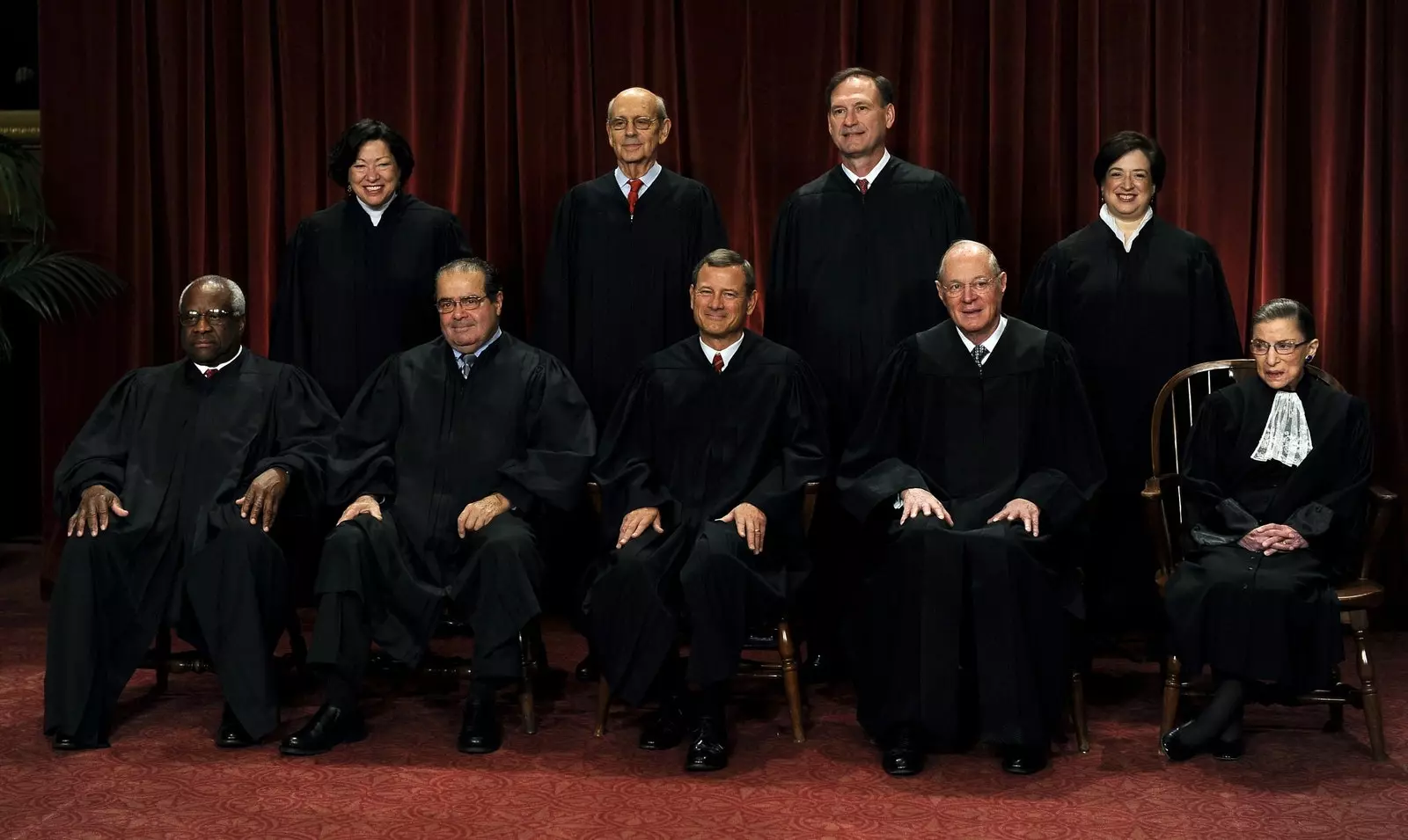 Klarens Tomas Antonin Skaliya Jon G. Roberts Entoni Kennedi Rut Beyder Ginsburg Sonia Sotomayor Stiven Breyer Sameul...