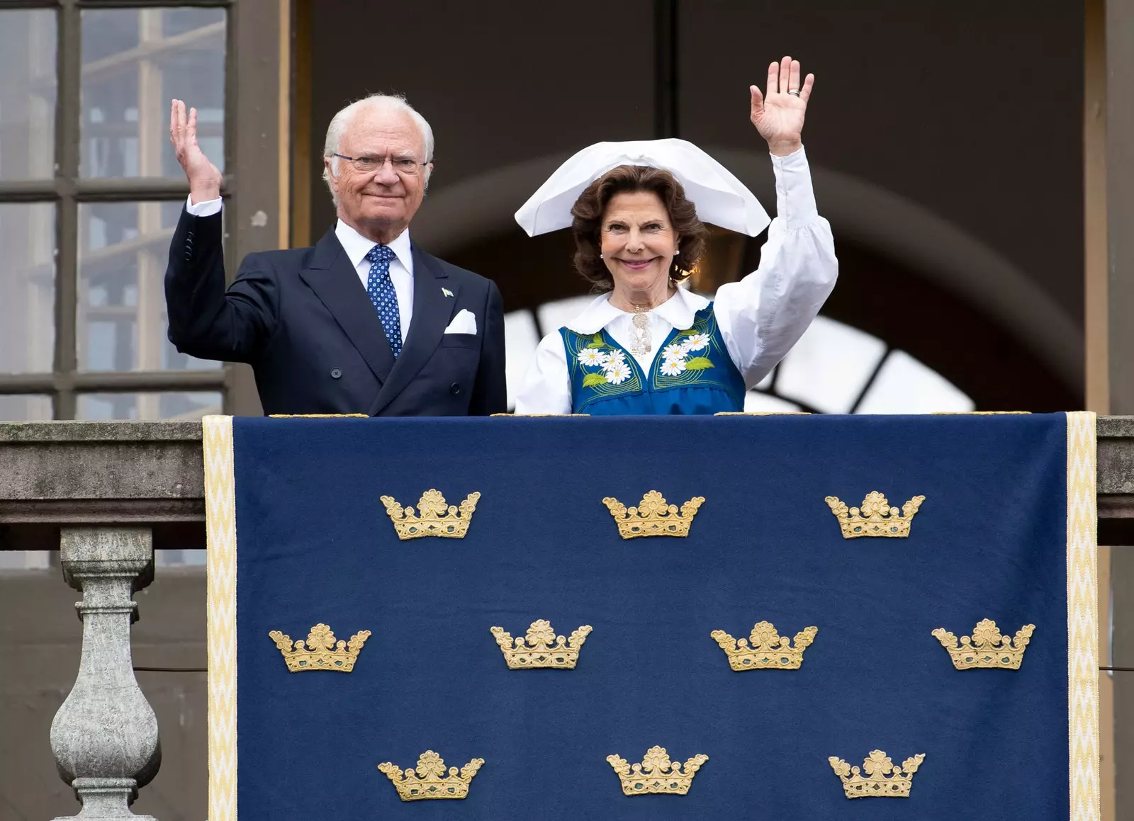 Die Könige von Schweden vom Balkon des königlichen Palastes.