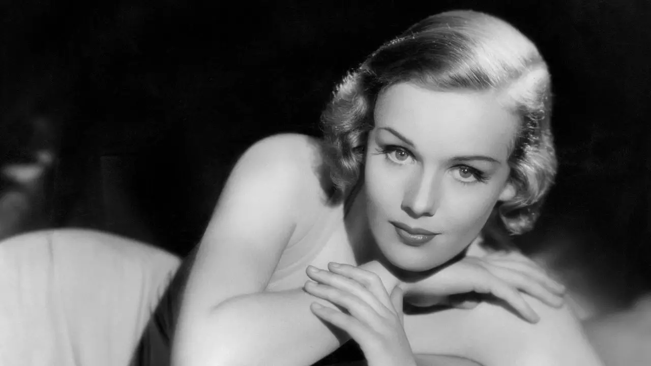 Frances Farmer, herečka s psychickými problémy, jejíž skutečný život nakonec pohltila její legenda