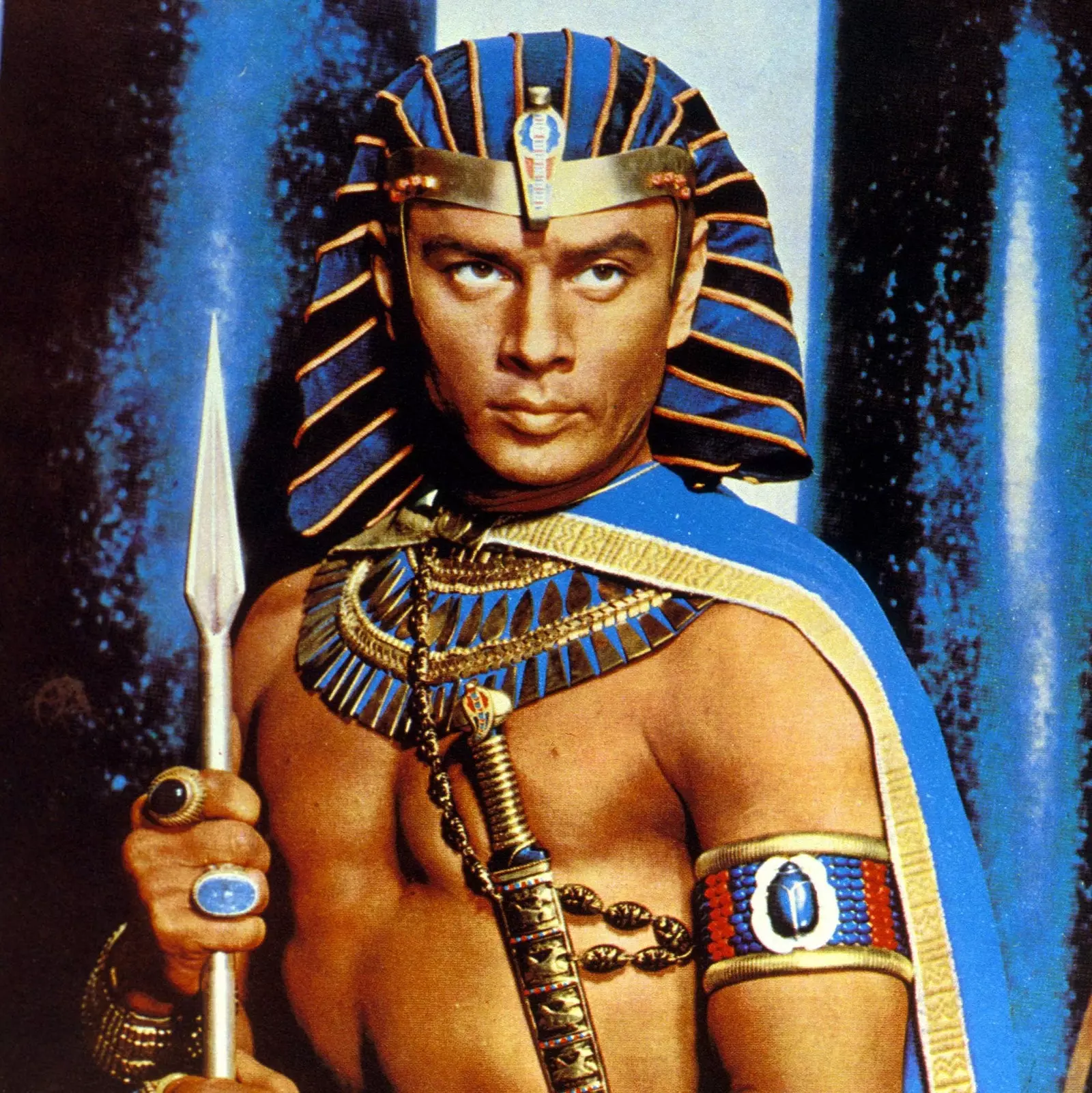 Yul Brynner Ramszesz szerepében a Tízparancsolatban.