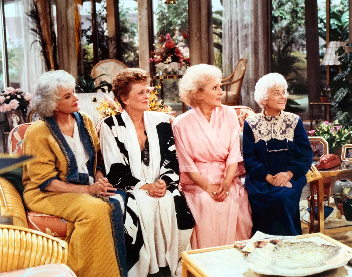 Bea Arthur Rue McClanahan Betty White და Estelle Getty ოთხმოციანი წლების ოთხი ყველაზე ულტრათანამედროვე ქალია.