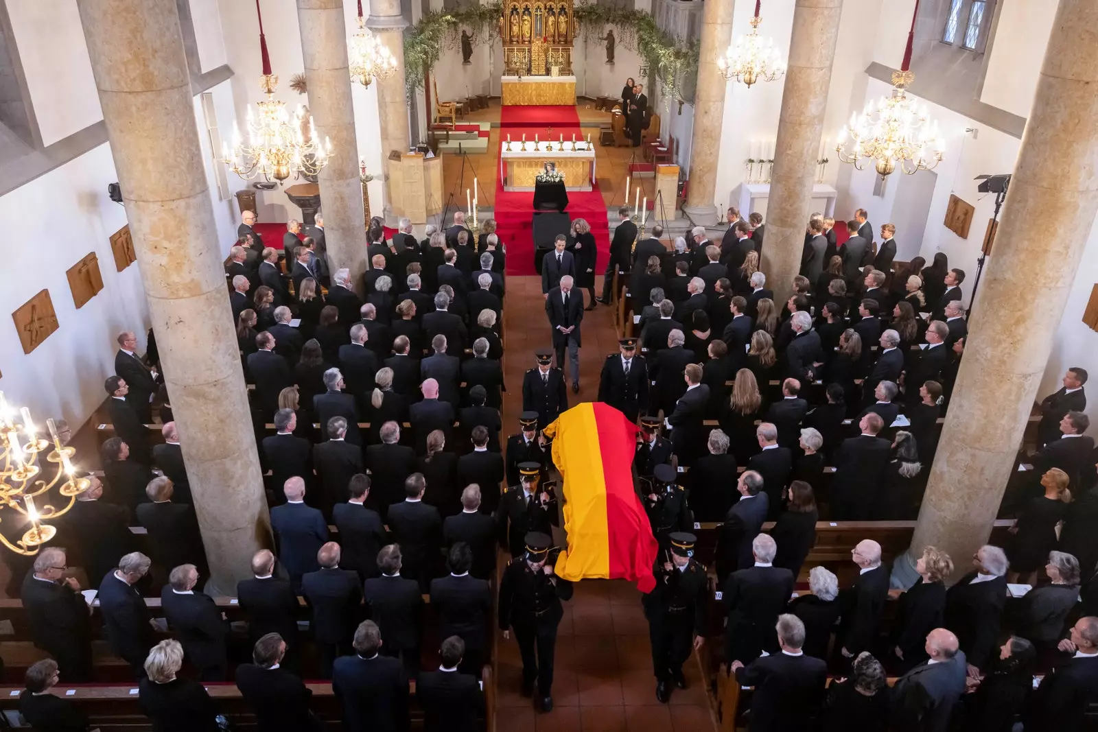 Prinsipe Hans Adam II Prinsipe Alois ug Prinsesa Sophie sa Liechtenstein ug uban pang mga miyembro sa pamilya sa Cathedral...