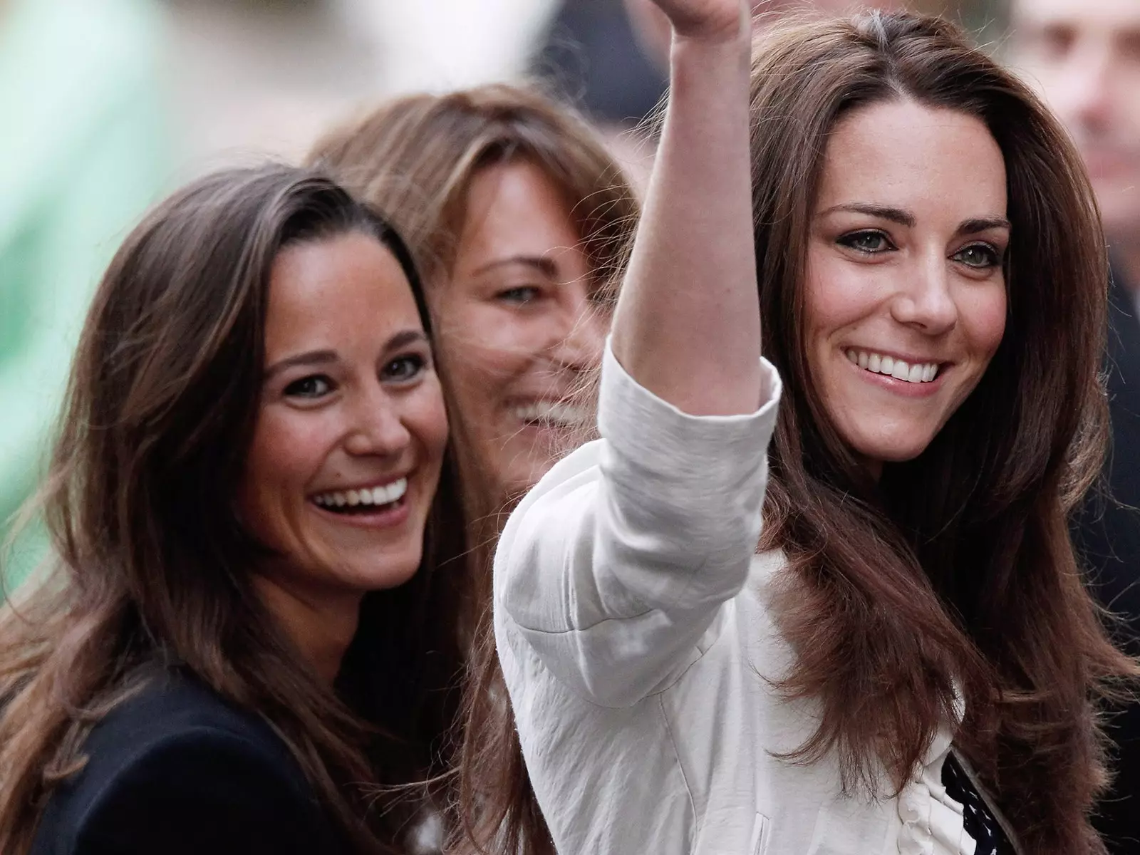 Pippa Carole na Kate Middleton na-ese foto na Eprel 28, 2011, awa 24 tupu agbamakwụkwọ kasịnụ nke narị afọ nke 21st.